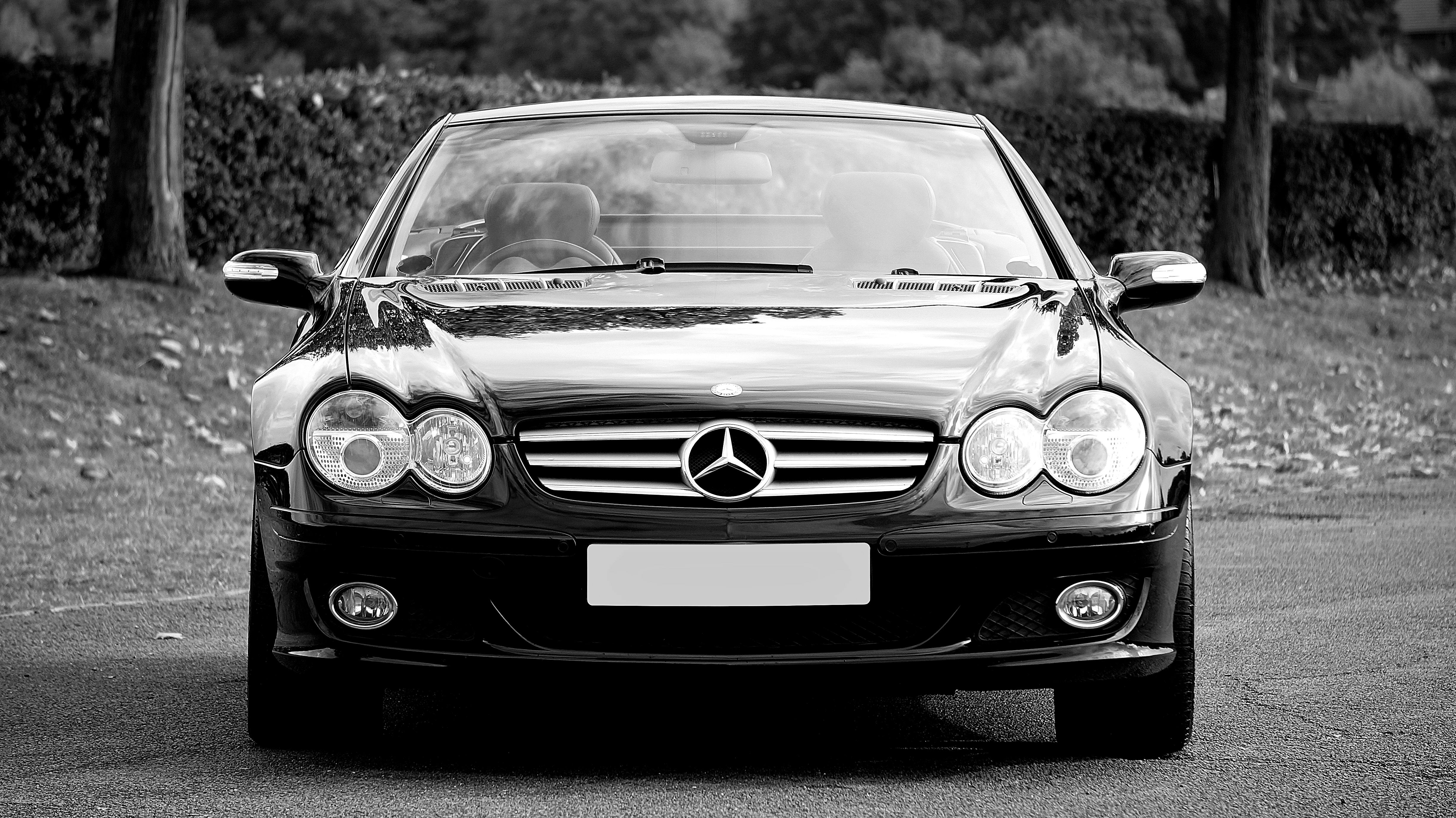 Mercedes SL Class in Black and White · Free Stock Photo