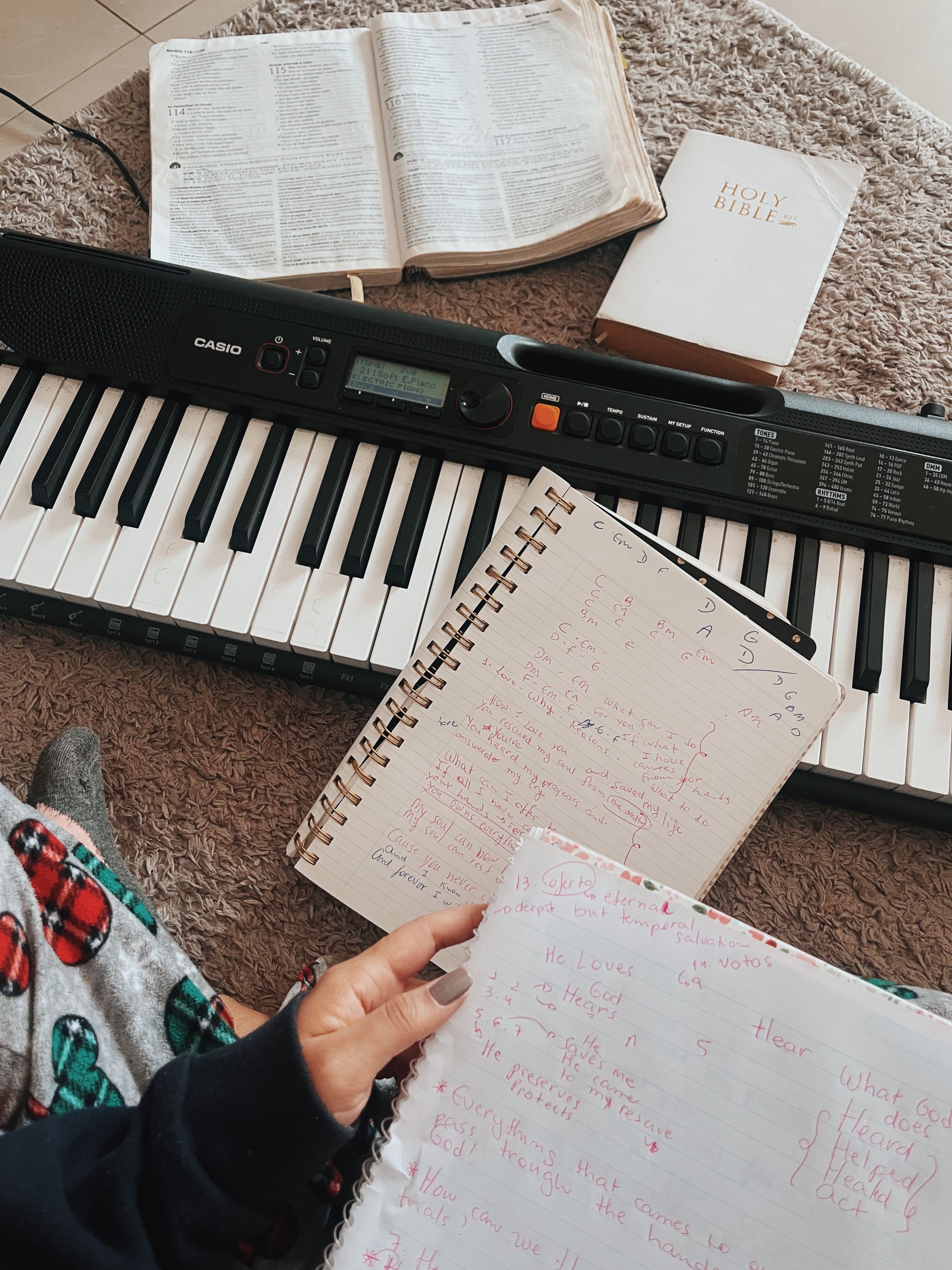 Woman Holding Notes by Keyboard · Free Stock Photo