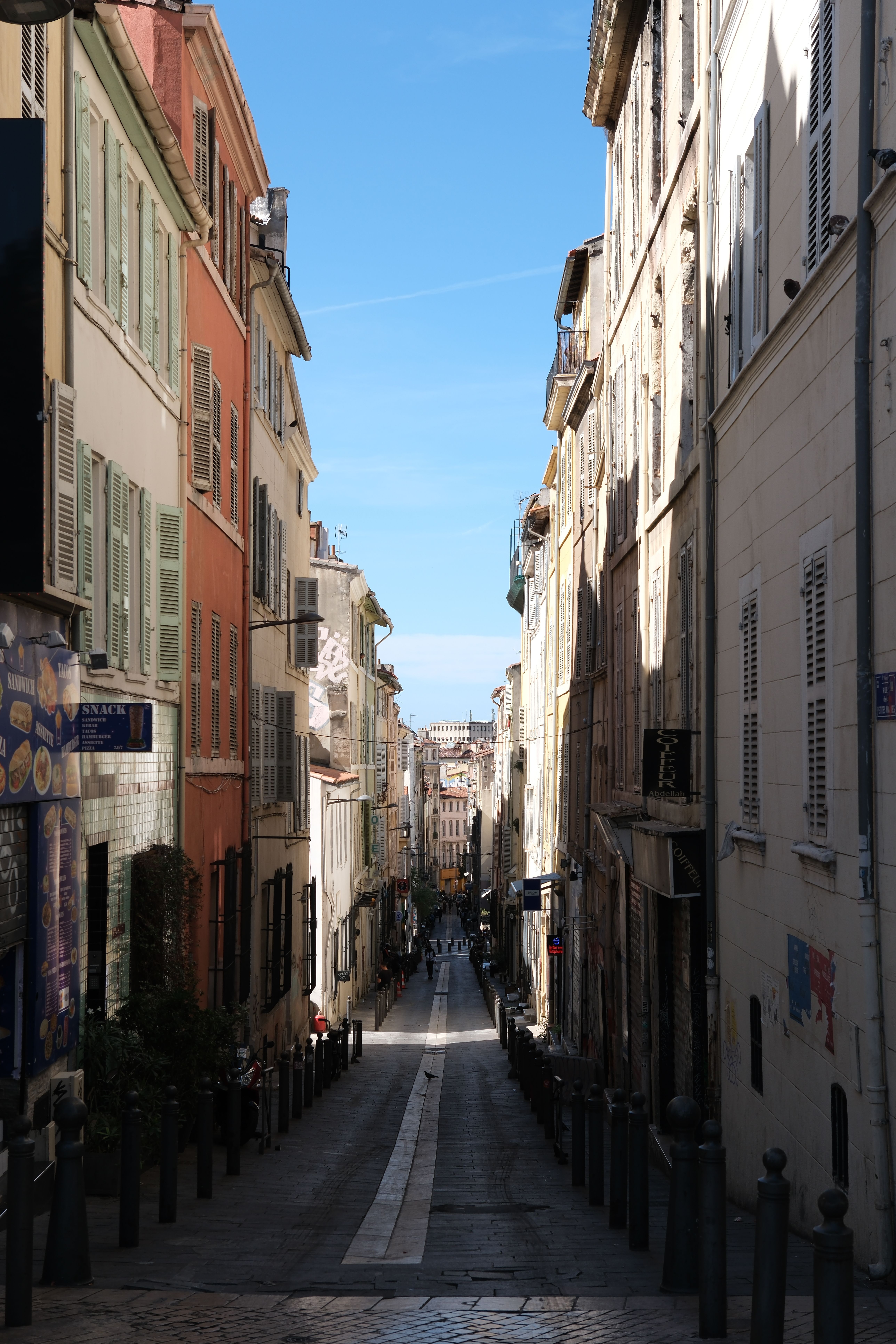 Narrow City Street under Blue Sky · Free Stock Photo