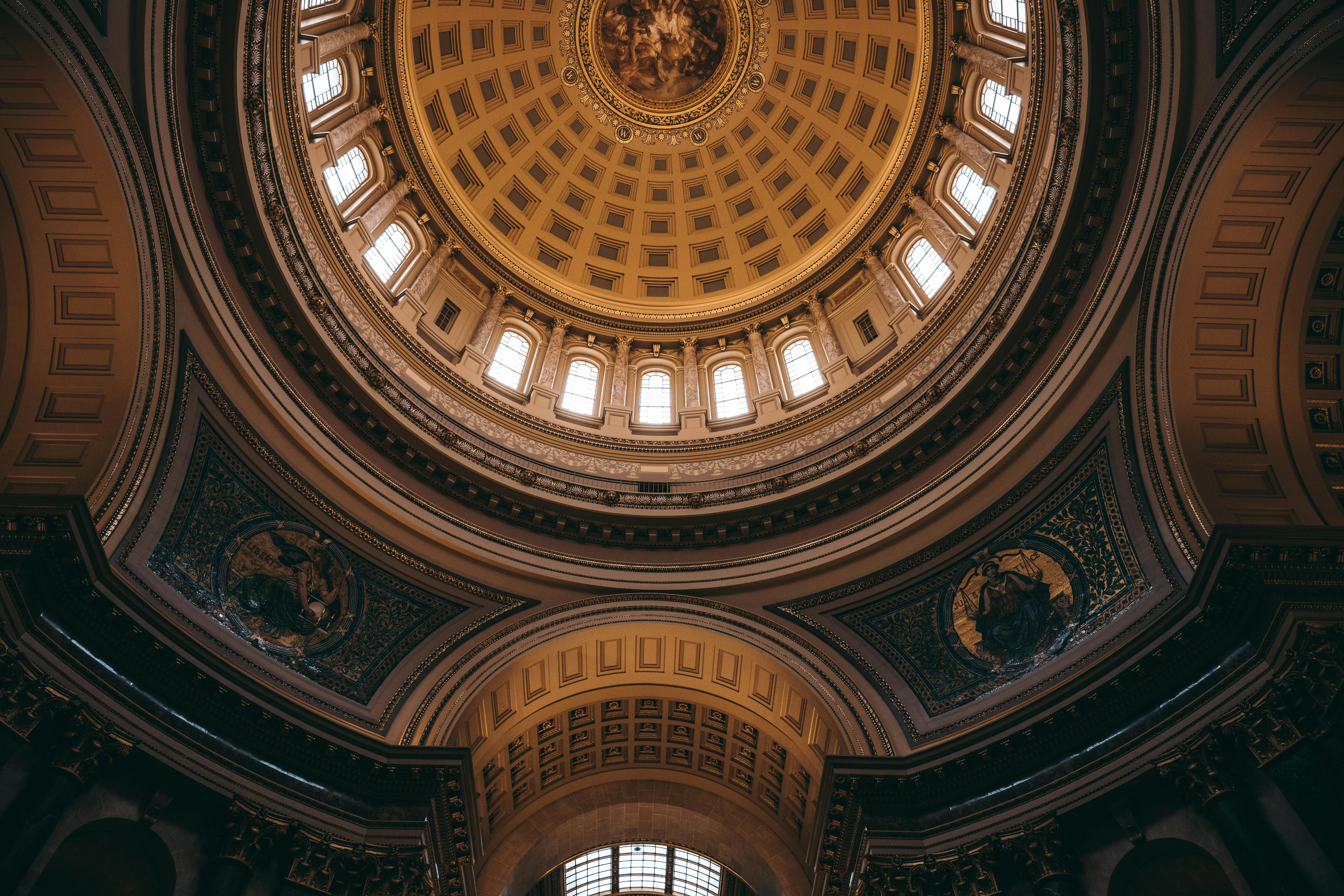 Dome of the Wisconsin State Capitol Building, U.S. · Free Stock Photo