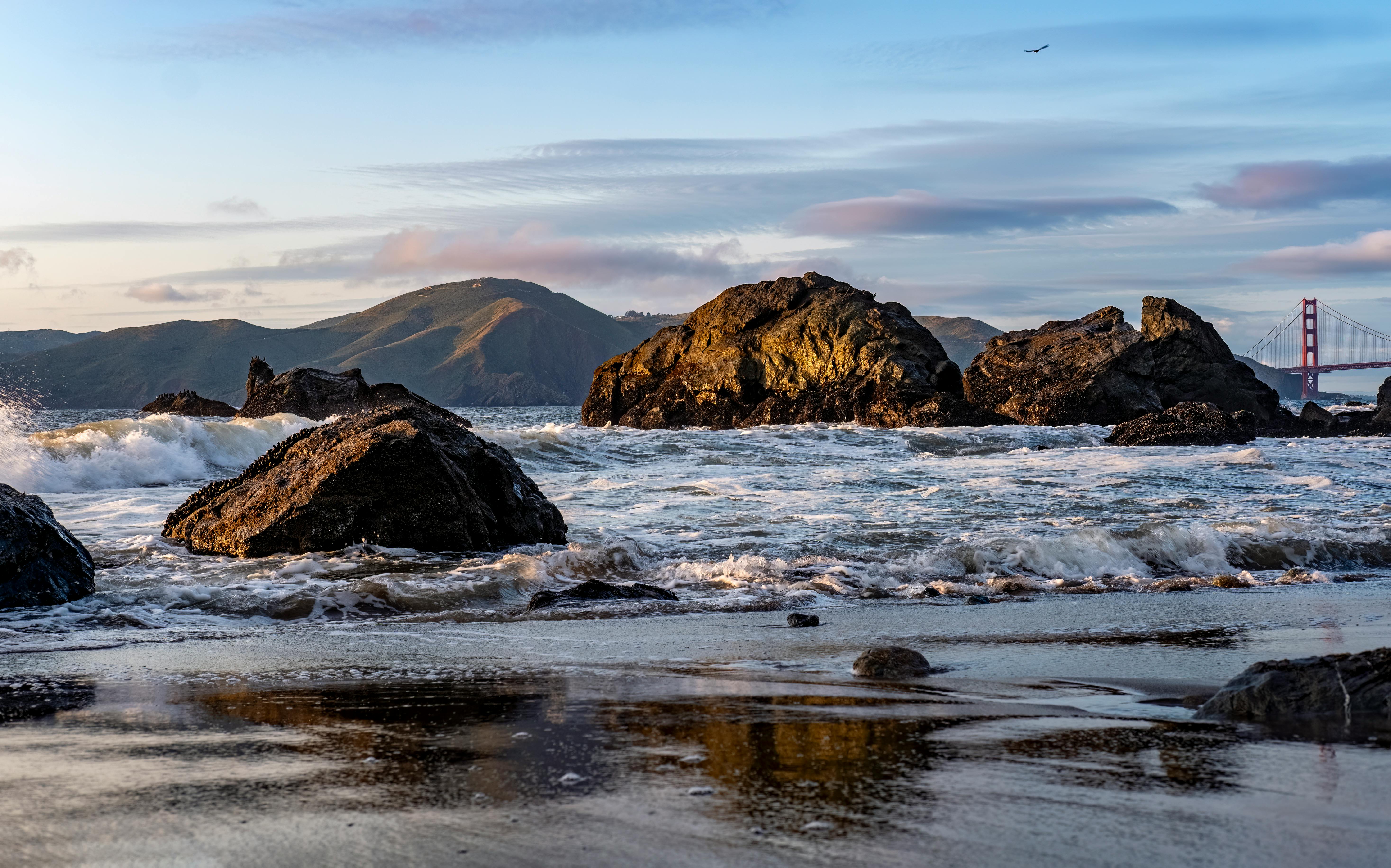 Waves around Rocks on Sea Shore near San Francisco · Free Stock Photo