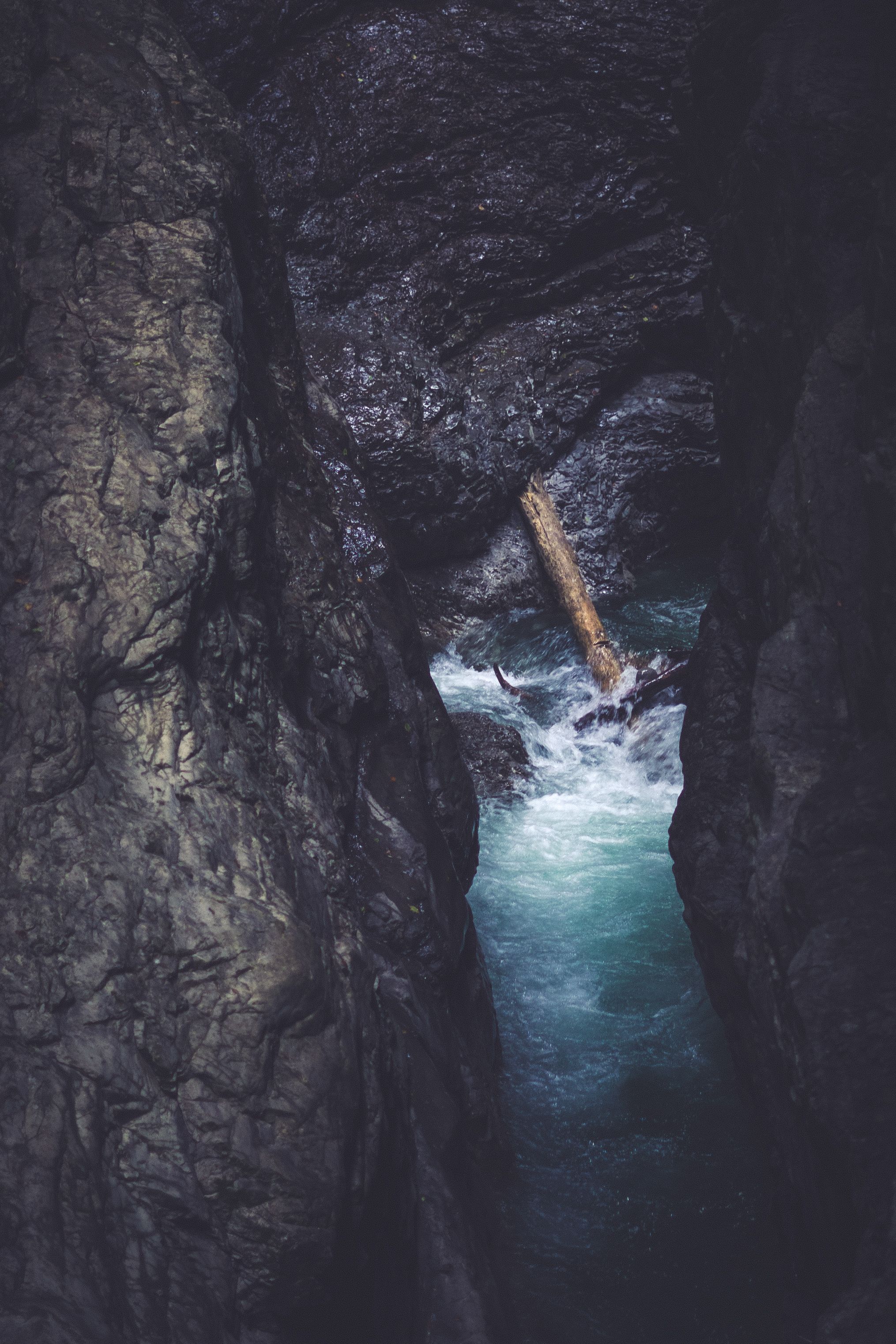 Stream in a Cave · Free Stock Photo