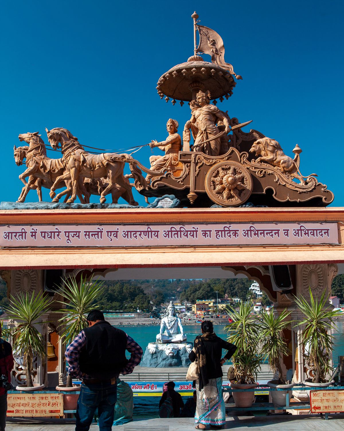 Krishna Lifting Chariot Wheel Photos, Download The BEST Free Krishna ...