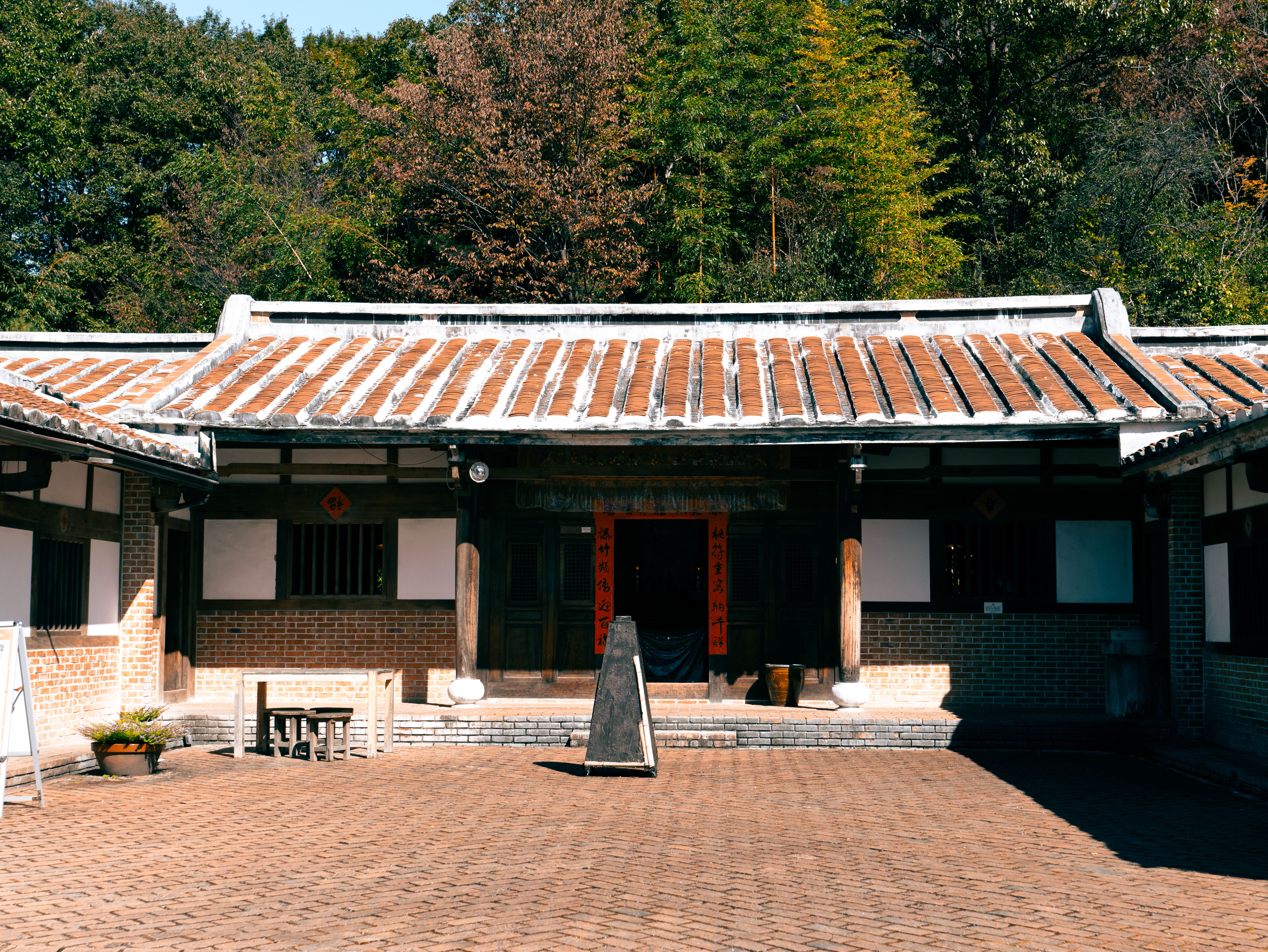 Courtyard of Asian Temple · Free Stock Photo