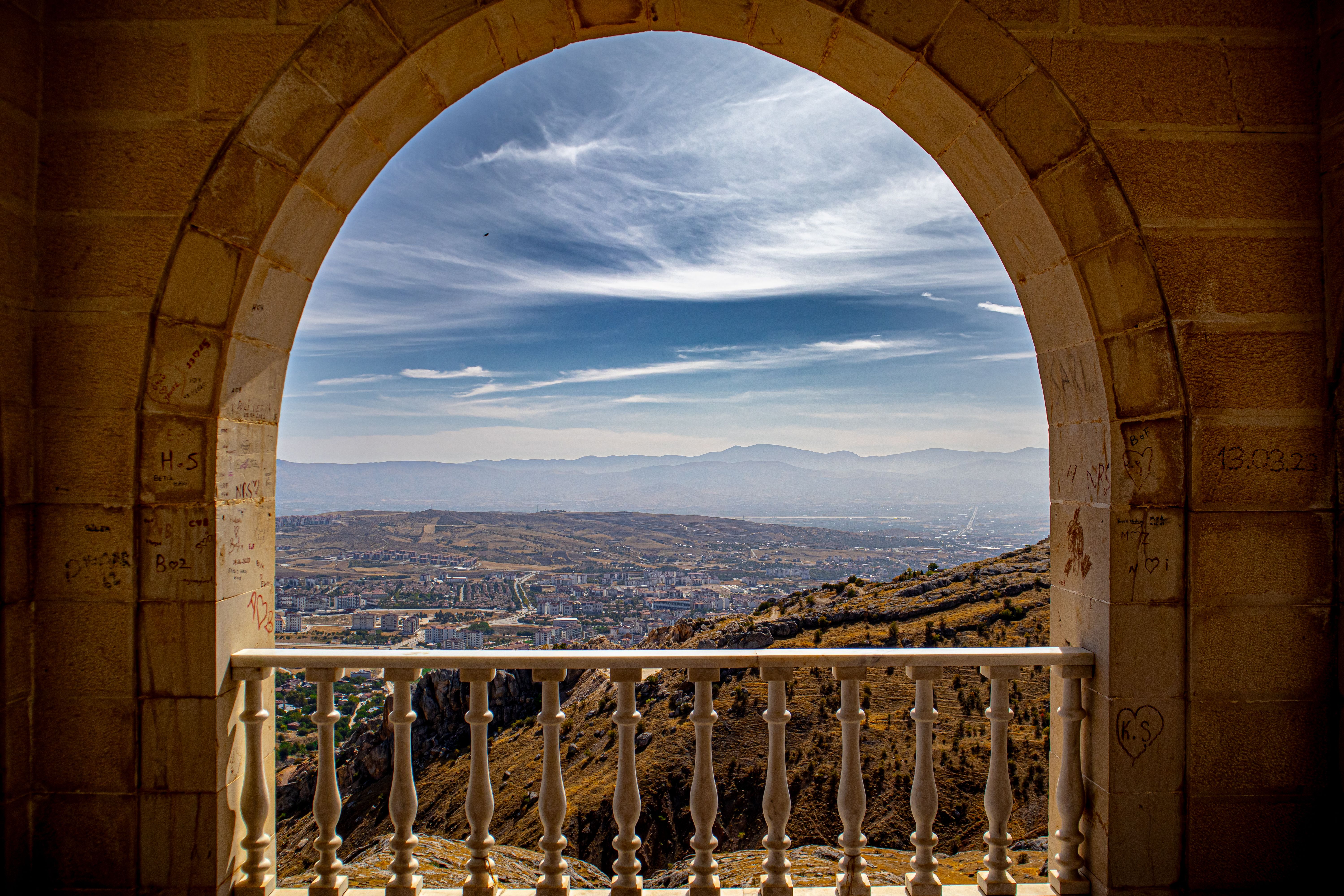 Arch and Balcony · Free Stock Photo