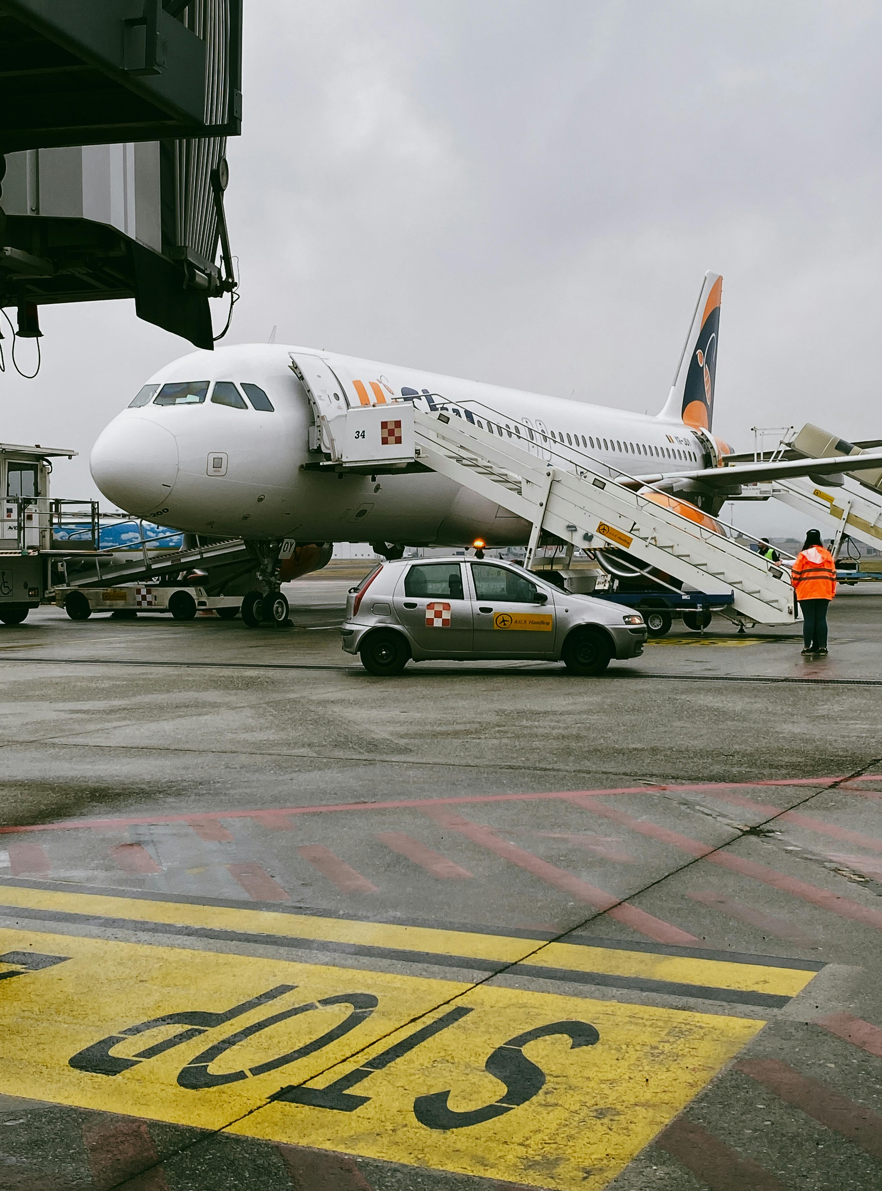Airplanes on an Airport · Free Stock Photo