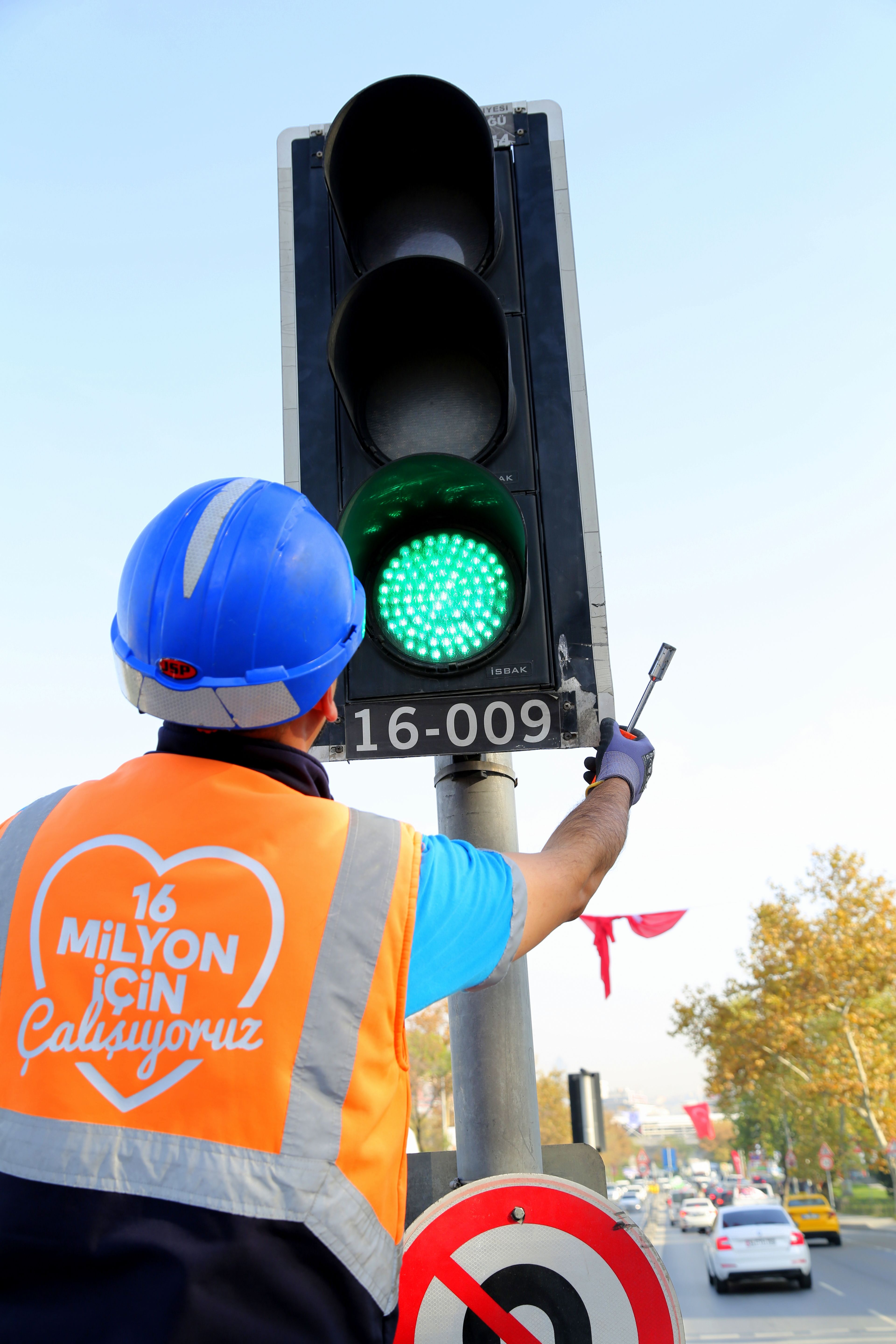 Worker Working by Traffic Light · Free Stock Photo