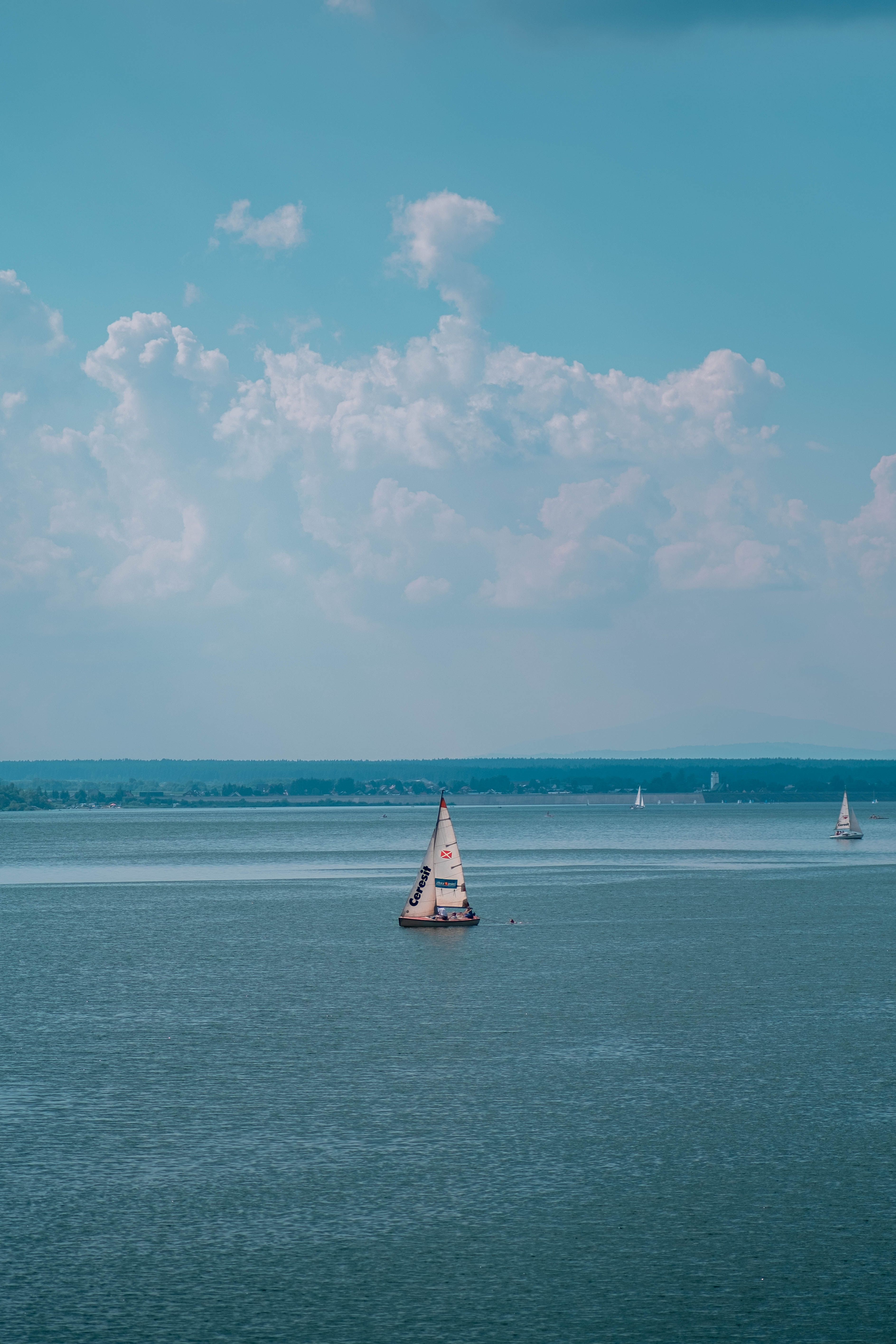 sailboat in the middle of the lake · Free Stock Photo