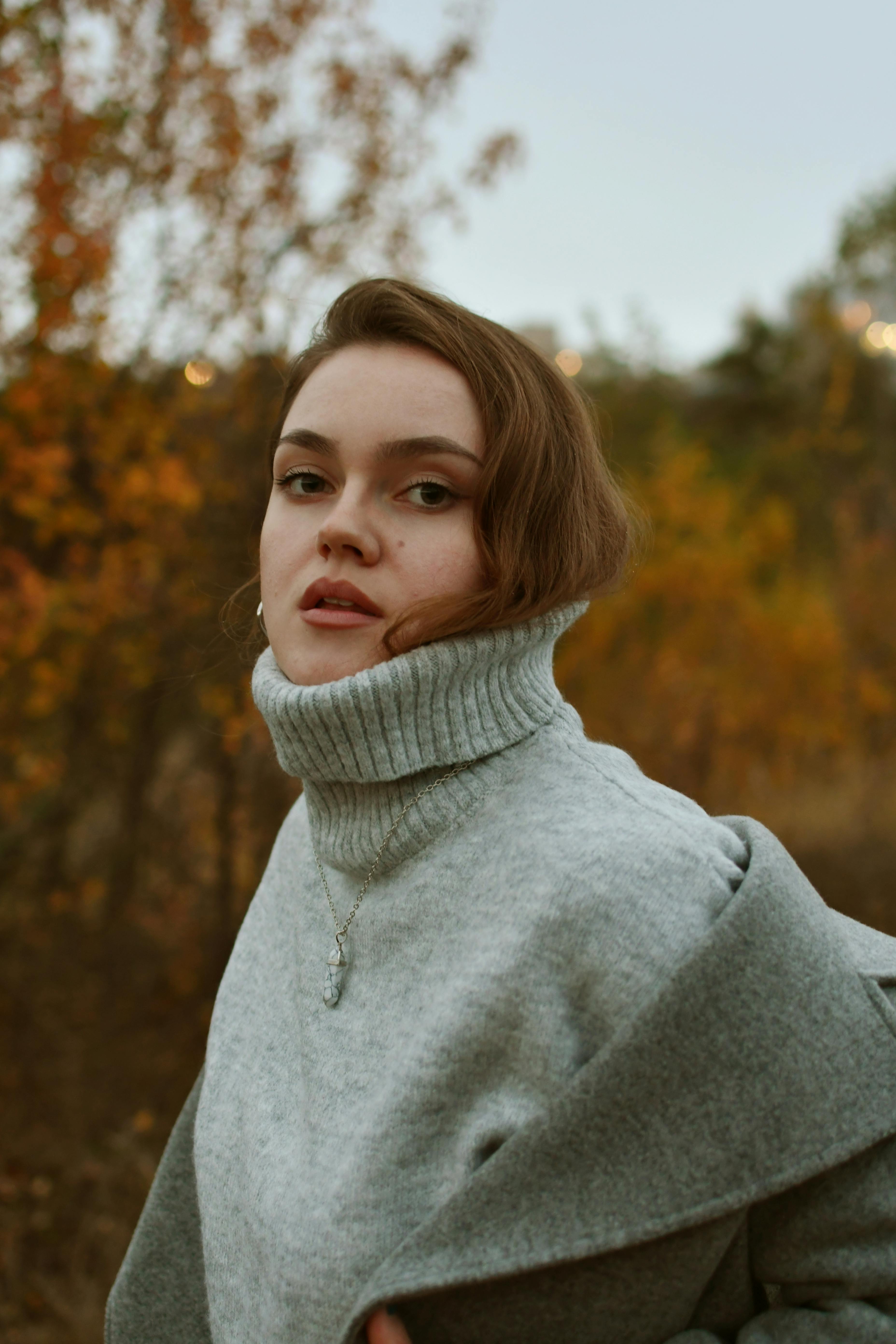 Turtleneck Putih Photos, Download The BEST Free Turtleneck Putih Stock Photos & HD Images