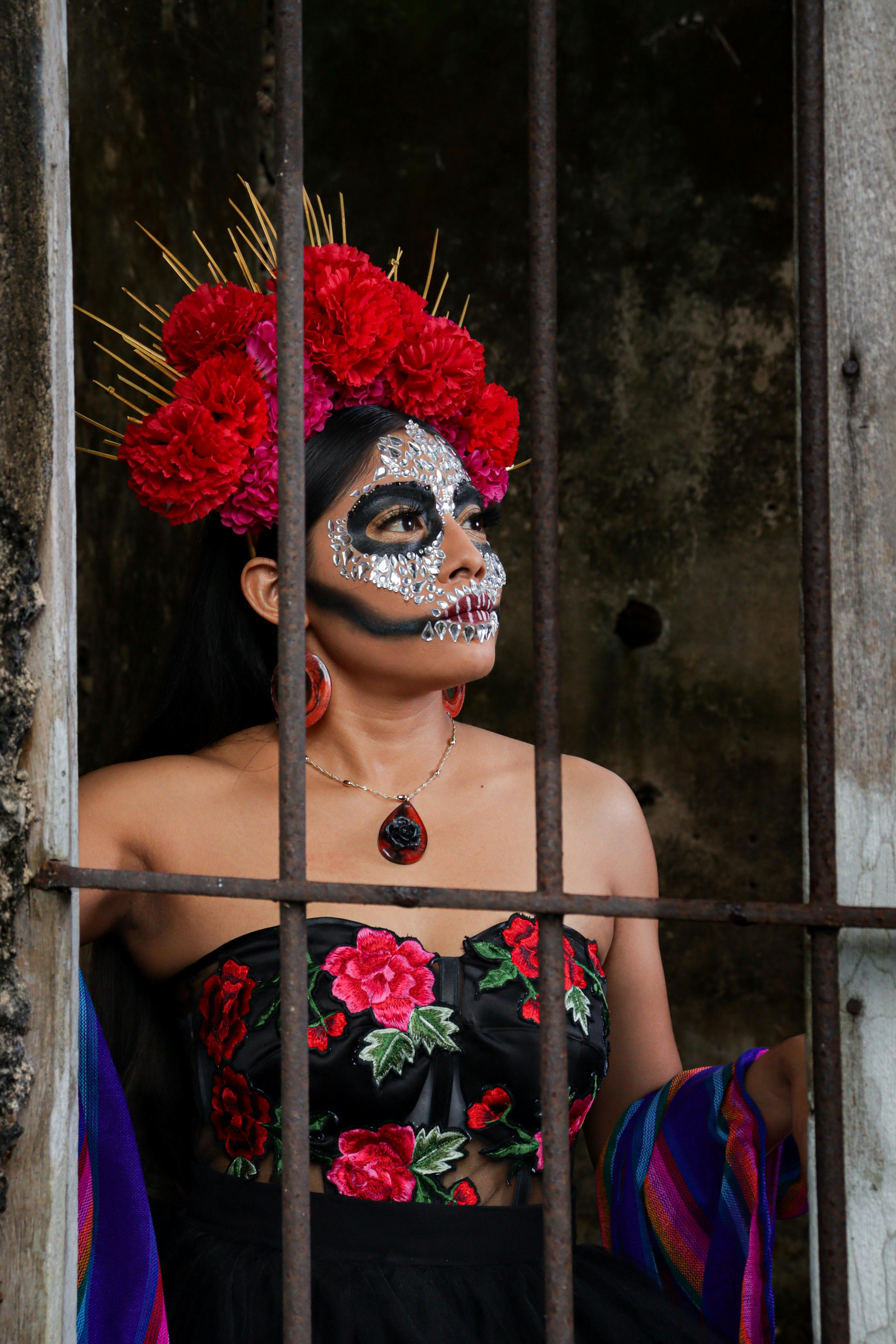 Foto de stock gratuita sobre cara pintada, catrina, corona de lores ...
