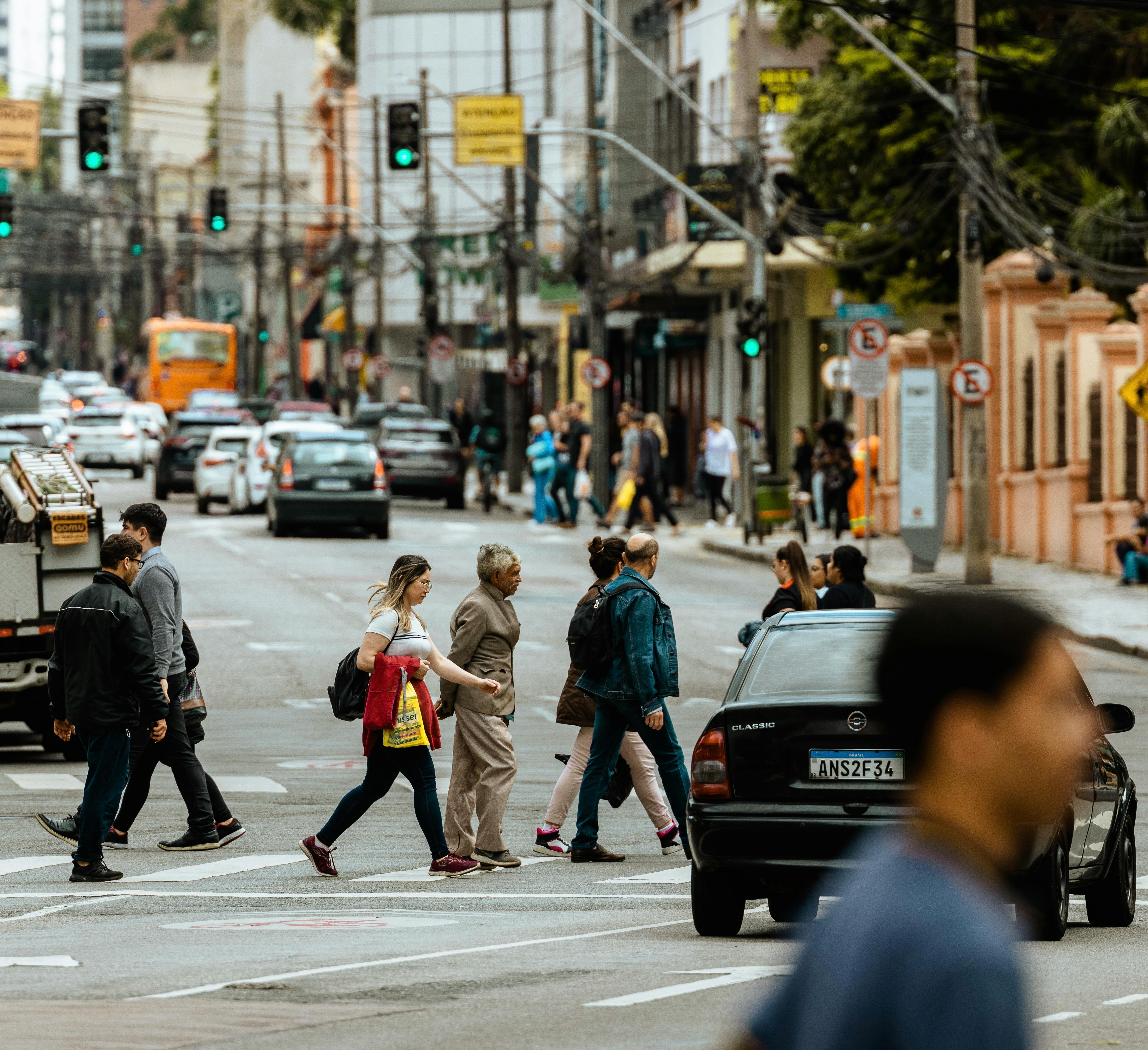 Foto profissional gratuita de @exterior, ambiente urbano, andando, área ...