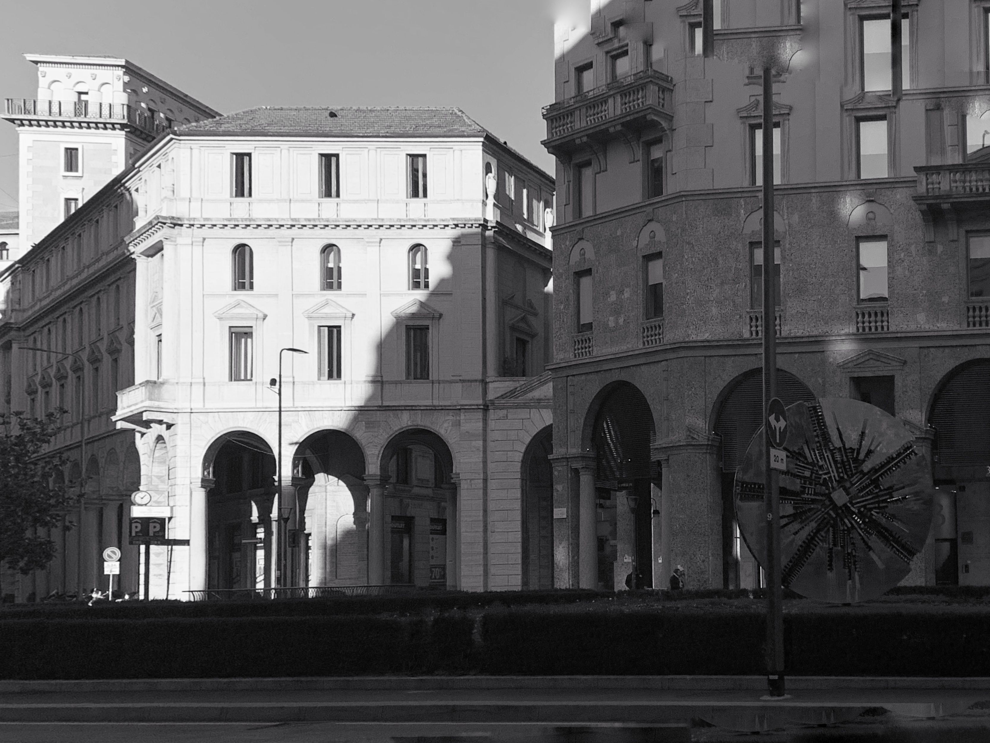 Buildings near Street in Black and White · Free Stock Photo