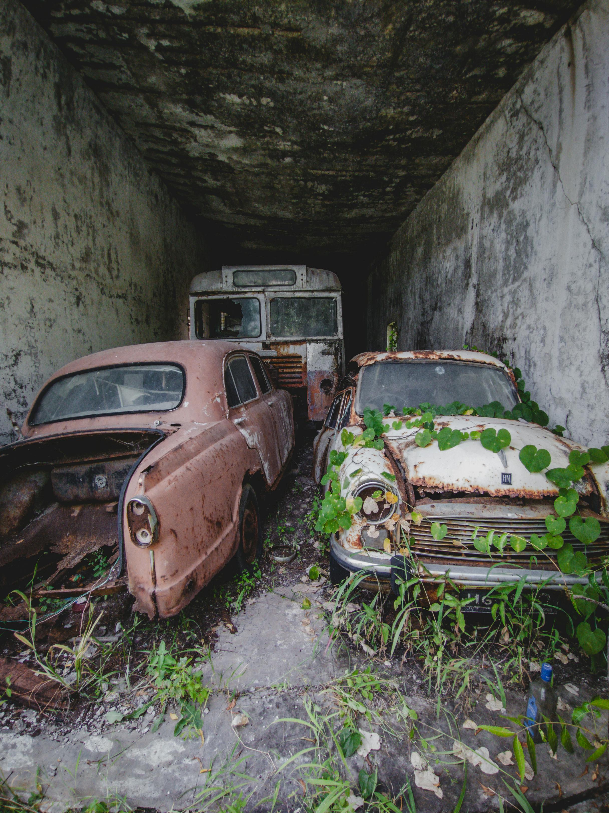 Cars Wreckage between Walls · Free Stock Photo