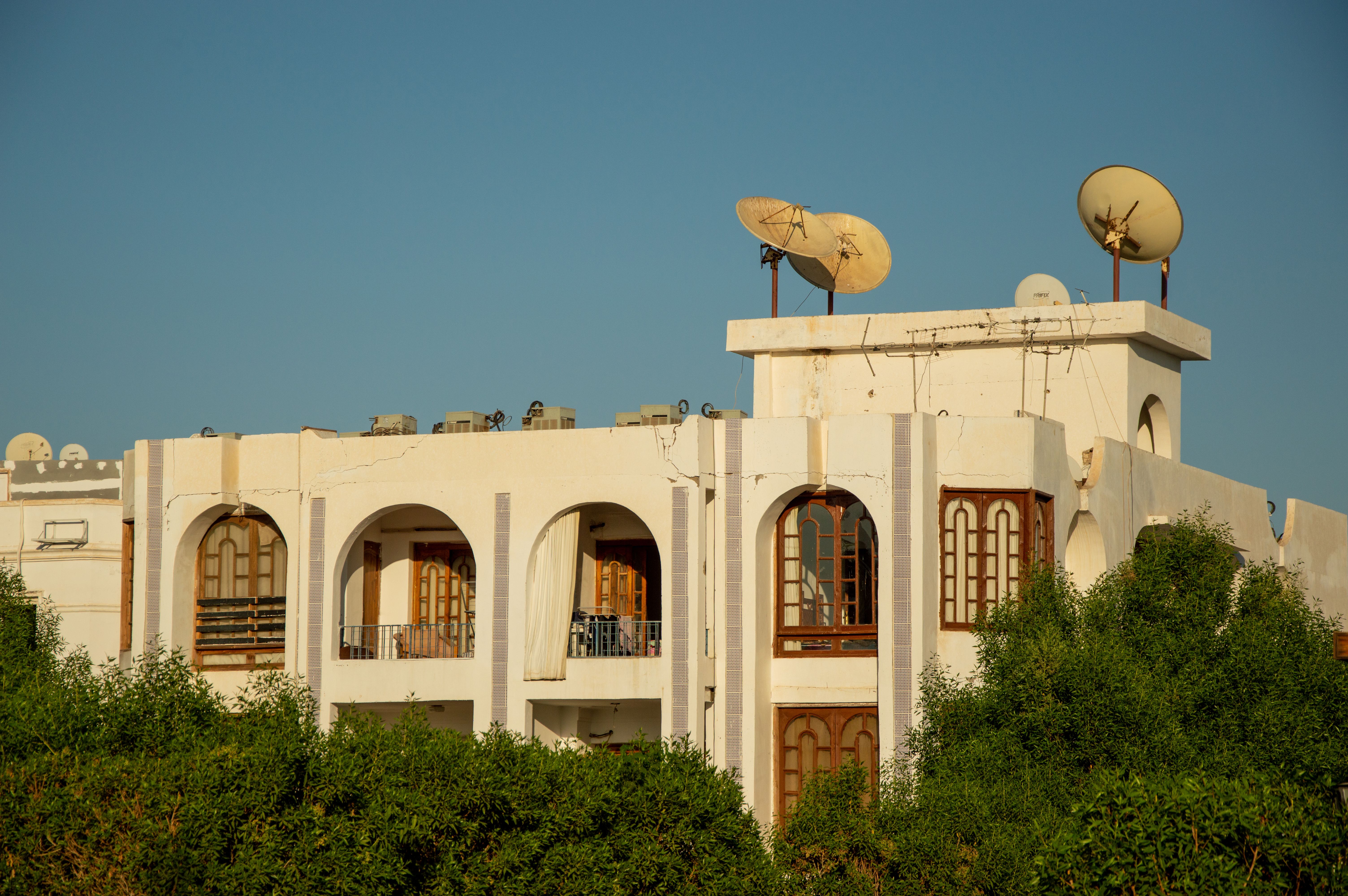 Residential Building with Satelite Dishes on Rooftop · Free Stock Photo
