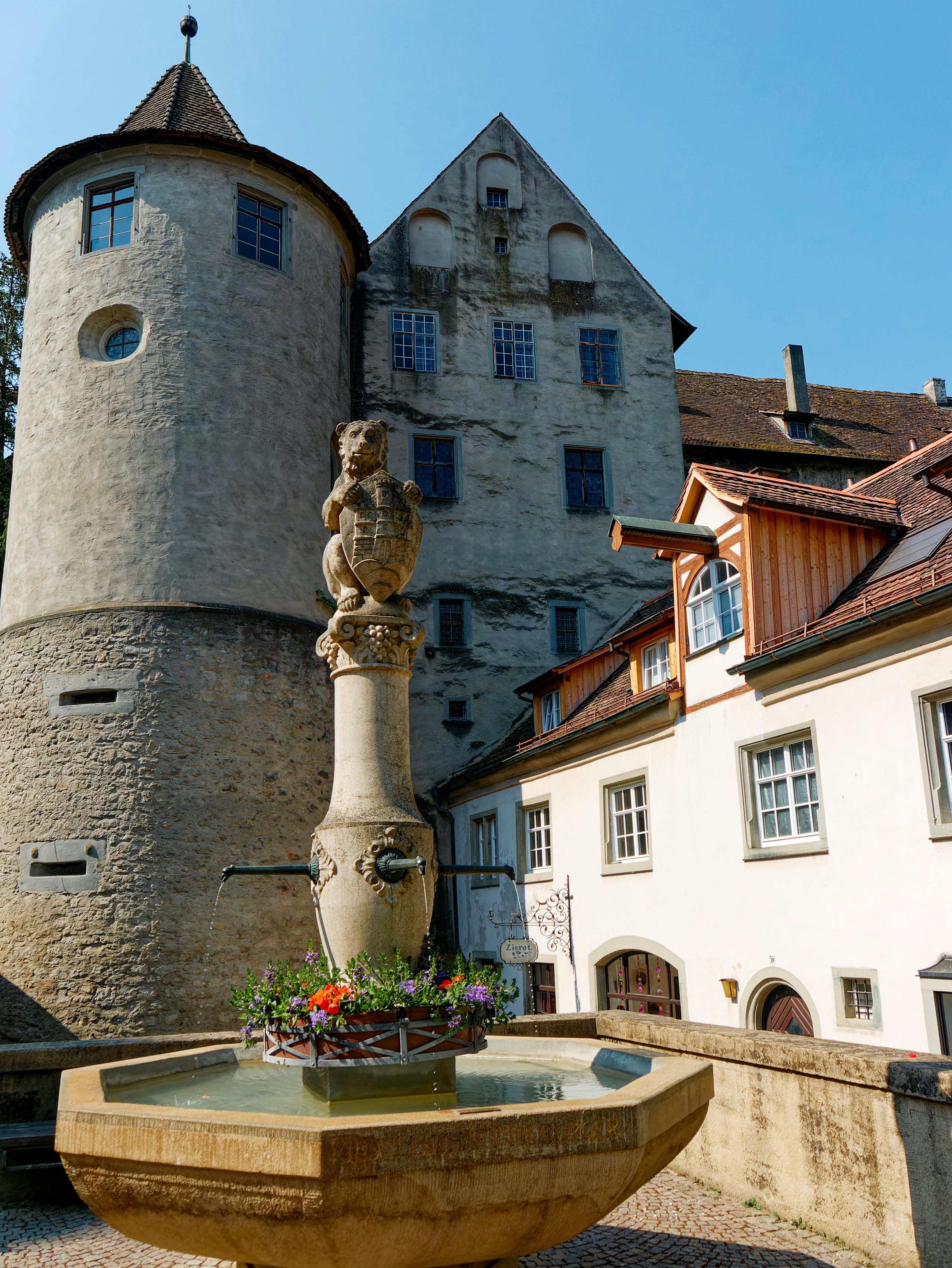 Photo of Columns in a Castle · Free Stock Photo