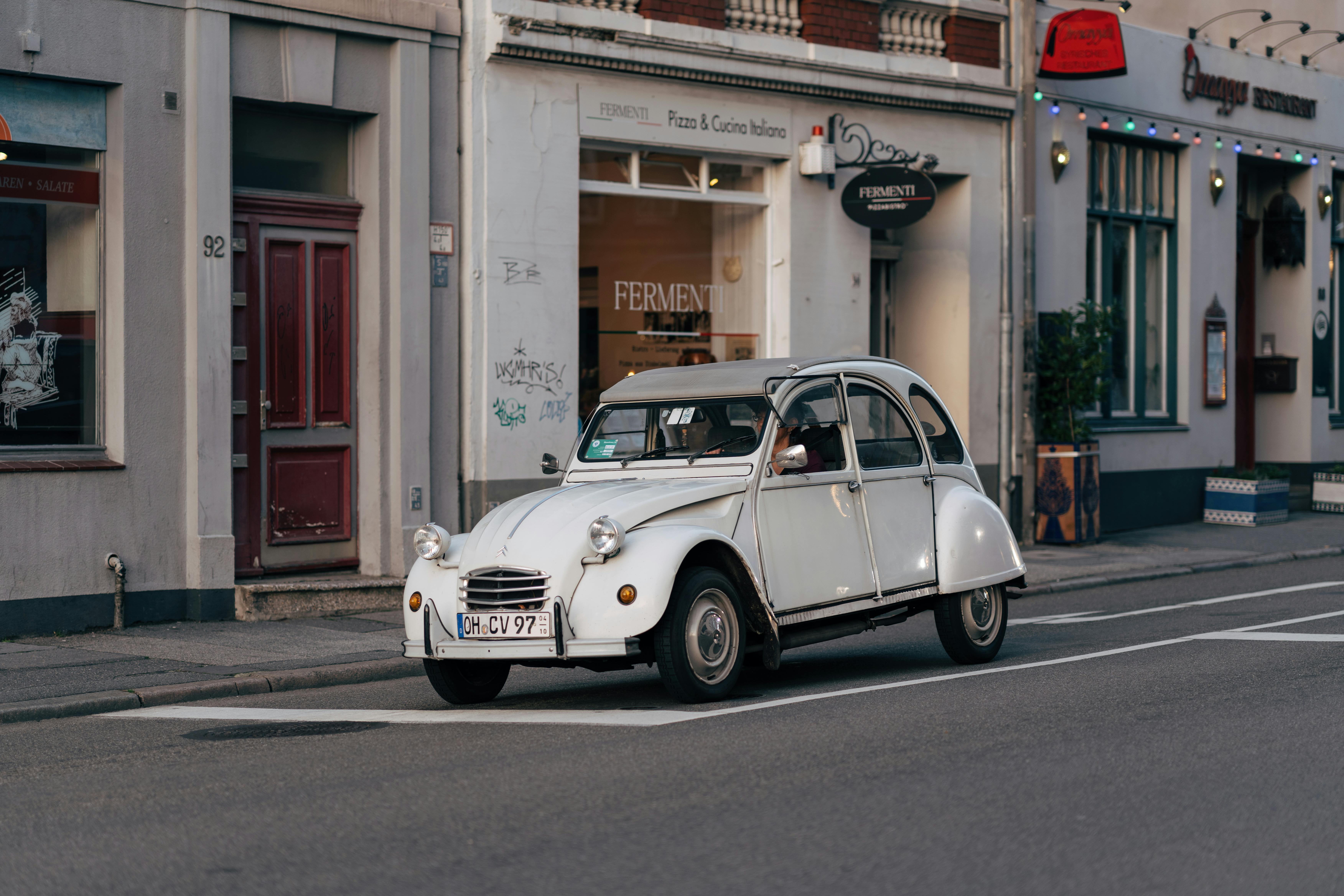 Vintage Citroen 2CV on the Street in City · Free Stock Photo