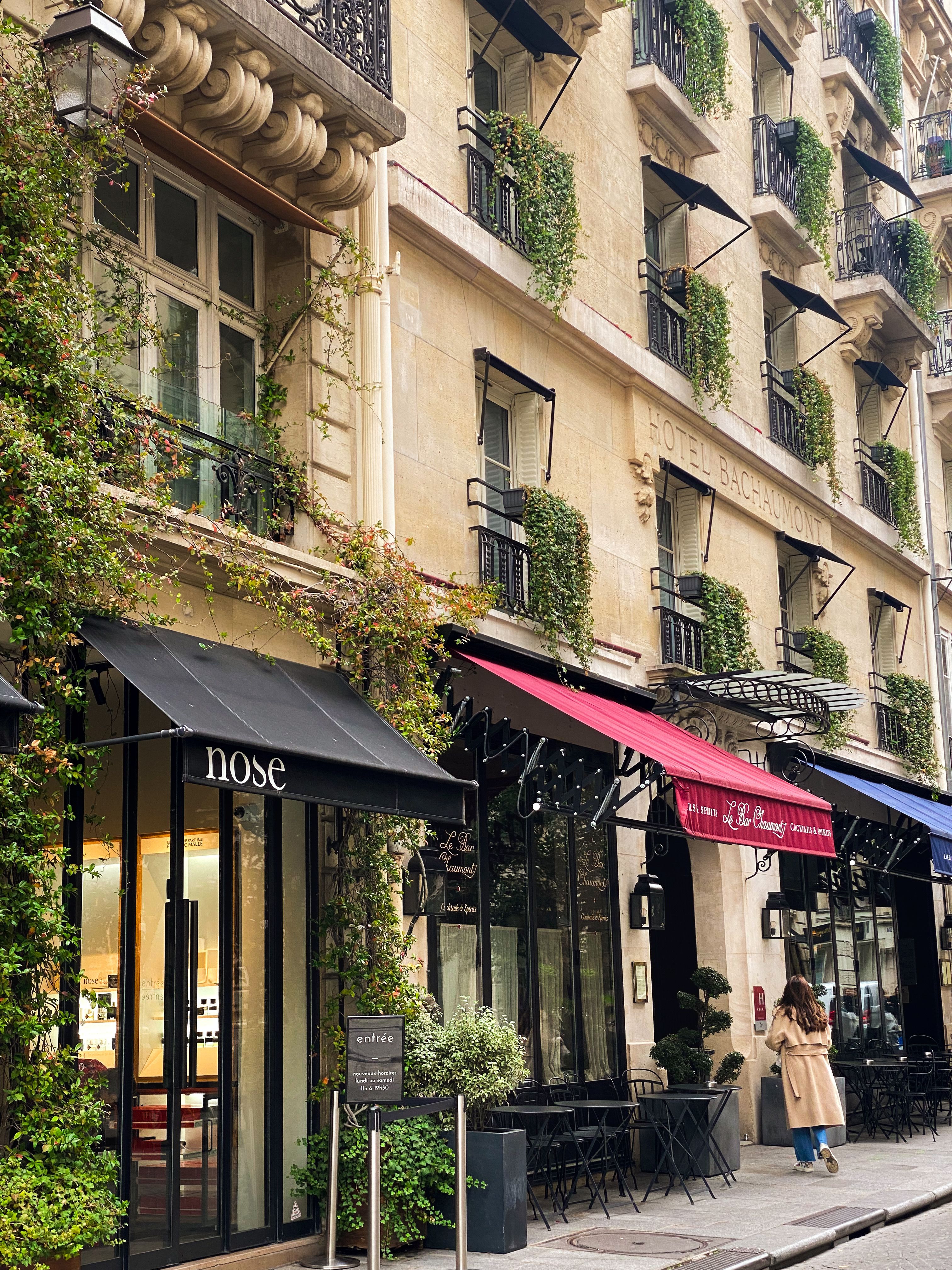 Cafes in City · Free Stock Photo