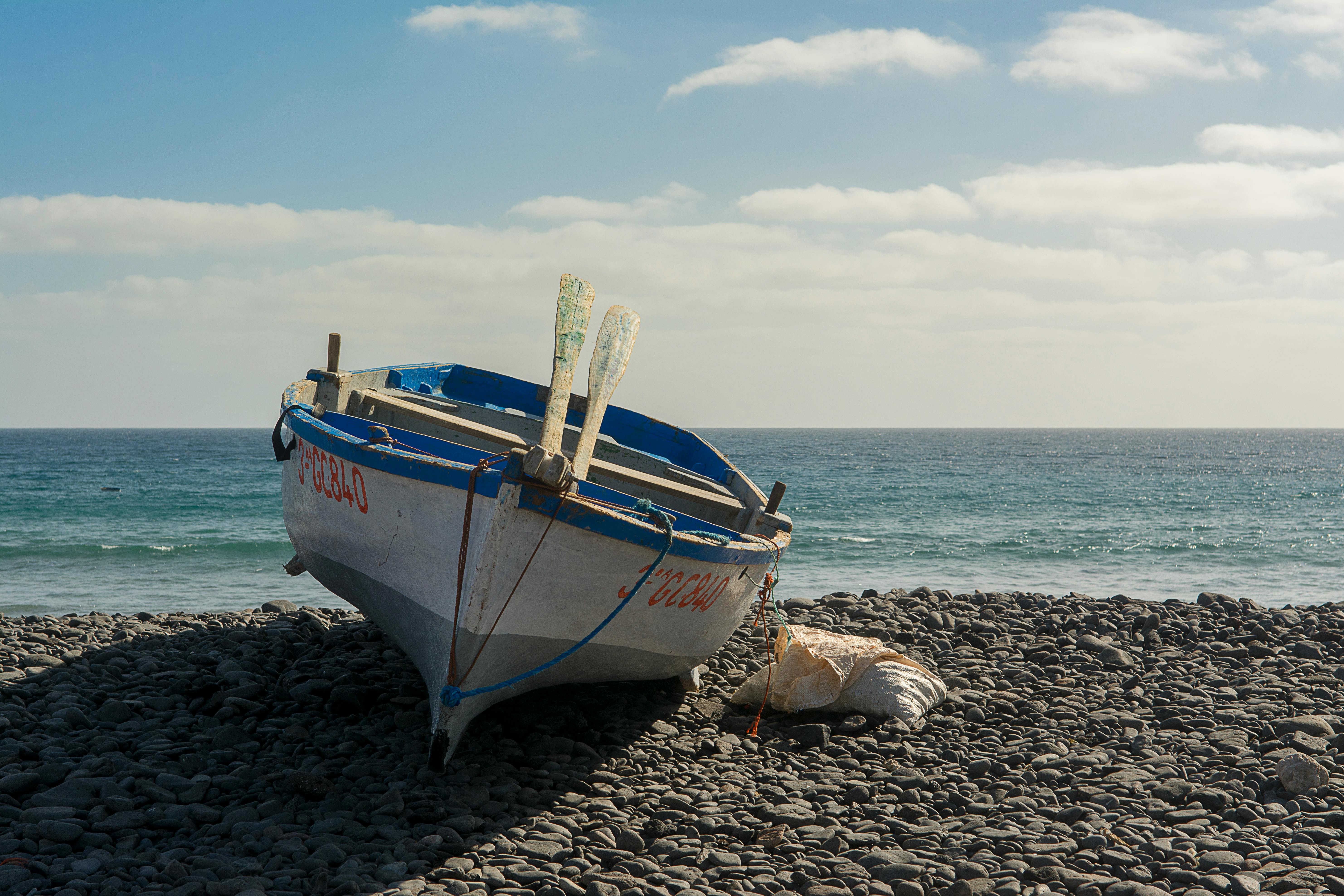 Empty Boat on the Beach · Free Stock Photo