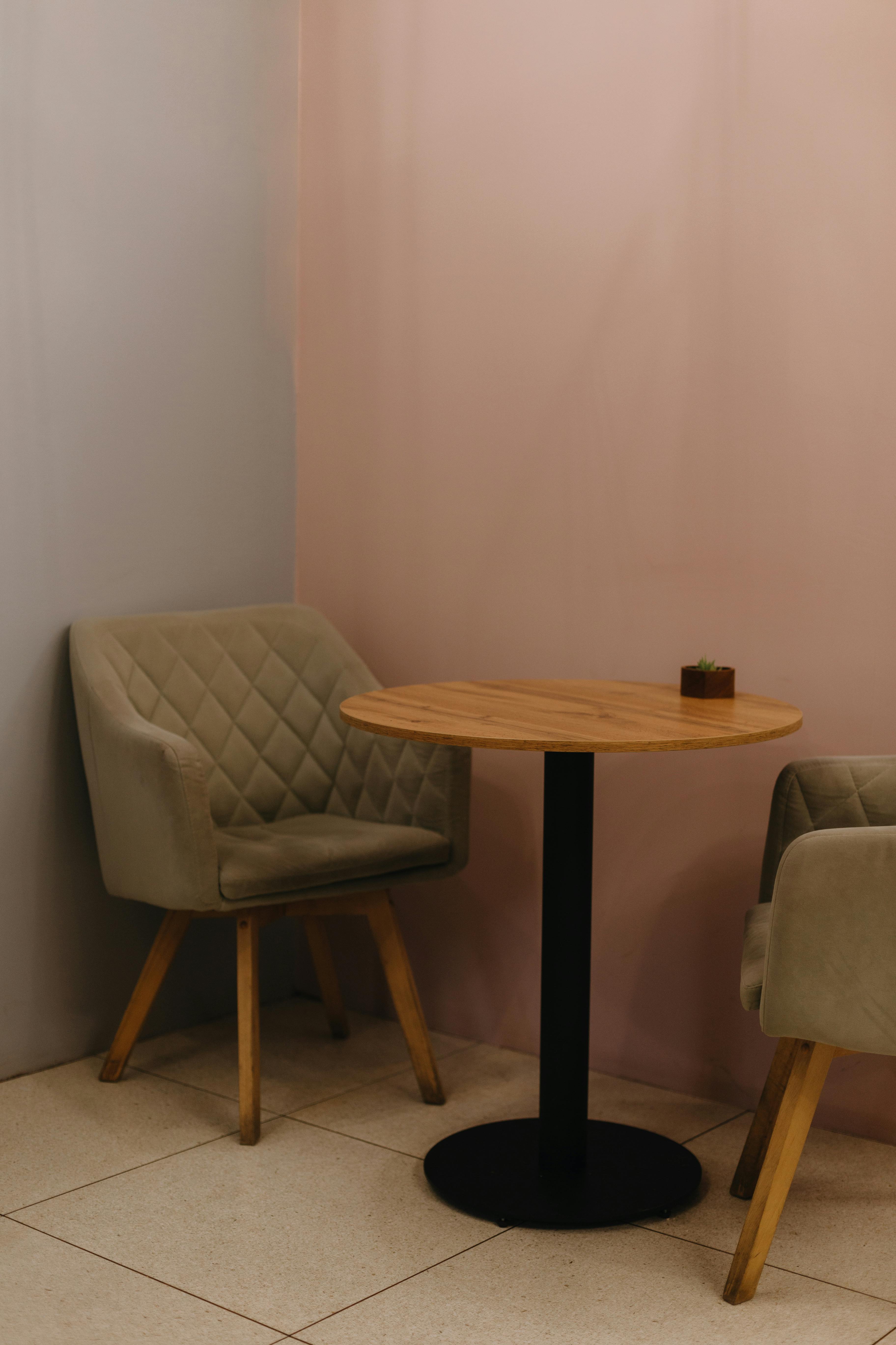 Periodic Table with Turkish Names on Wall in Restaurant · Free Stock Photo