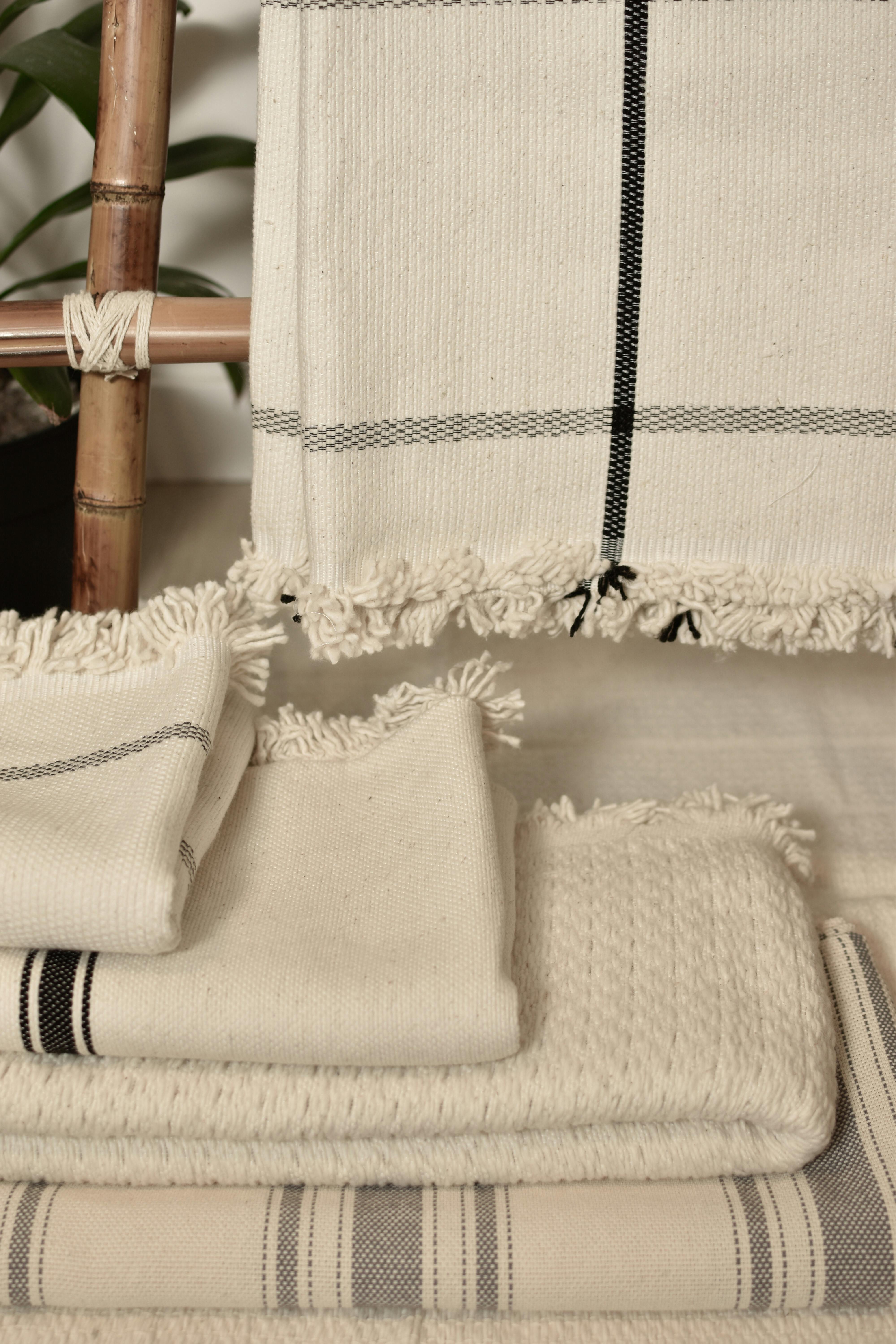 Blankets Stacked Photos, Download The BEST Free Blankets Stacked Stock ...