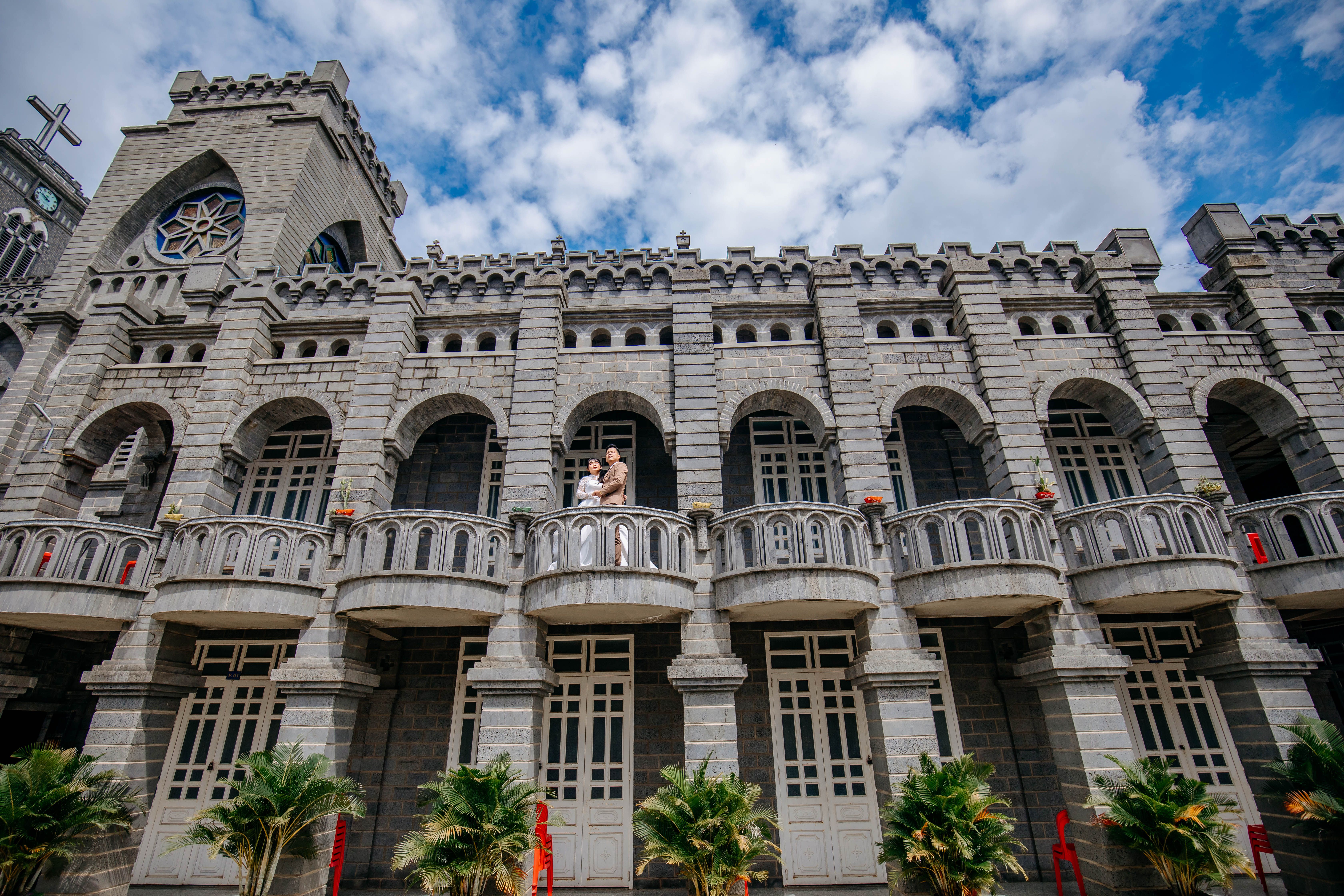 Monumental Cathedral Building · Free Stock Photo