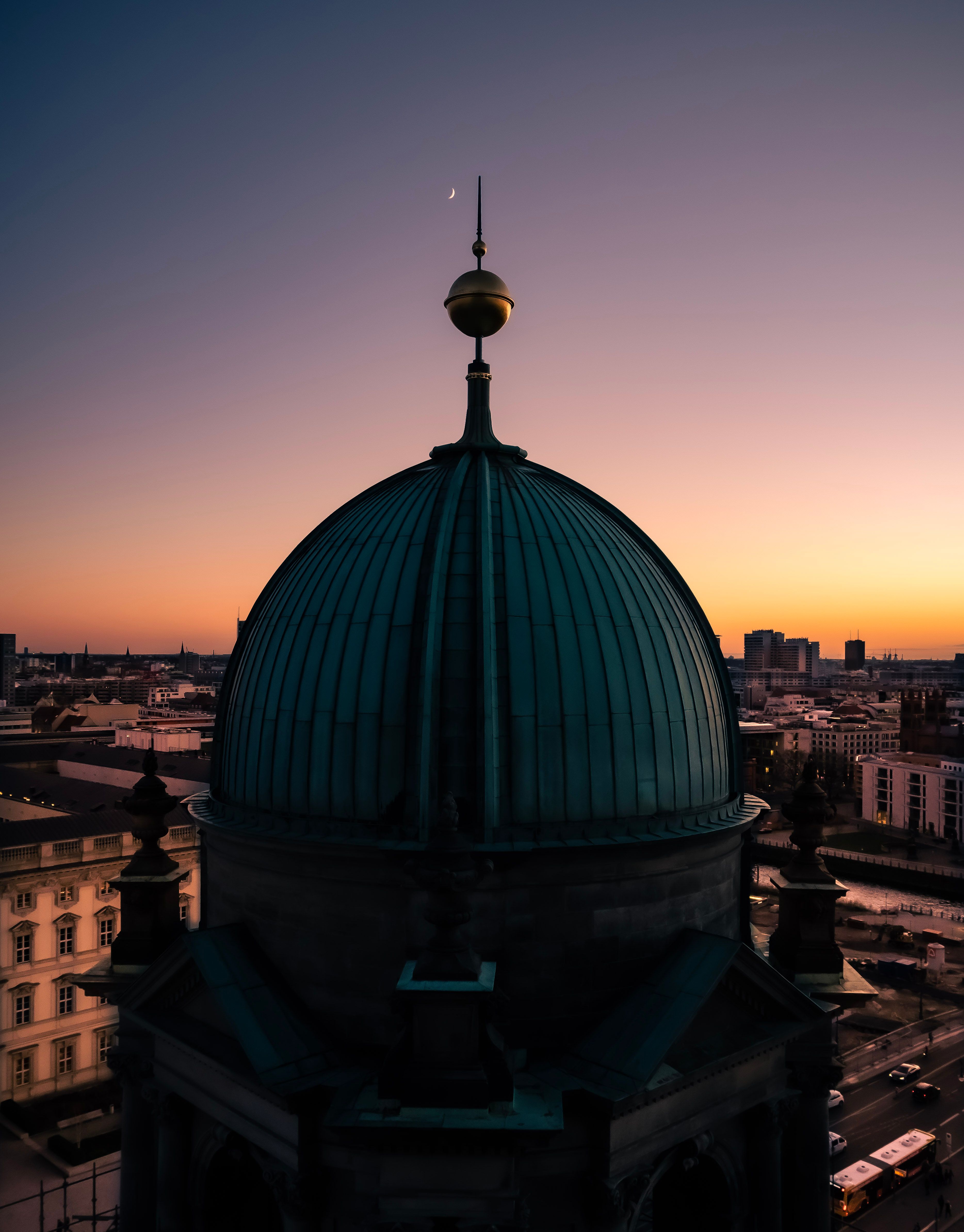 Building Dome in City at Sunset · Free Stock Photo