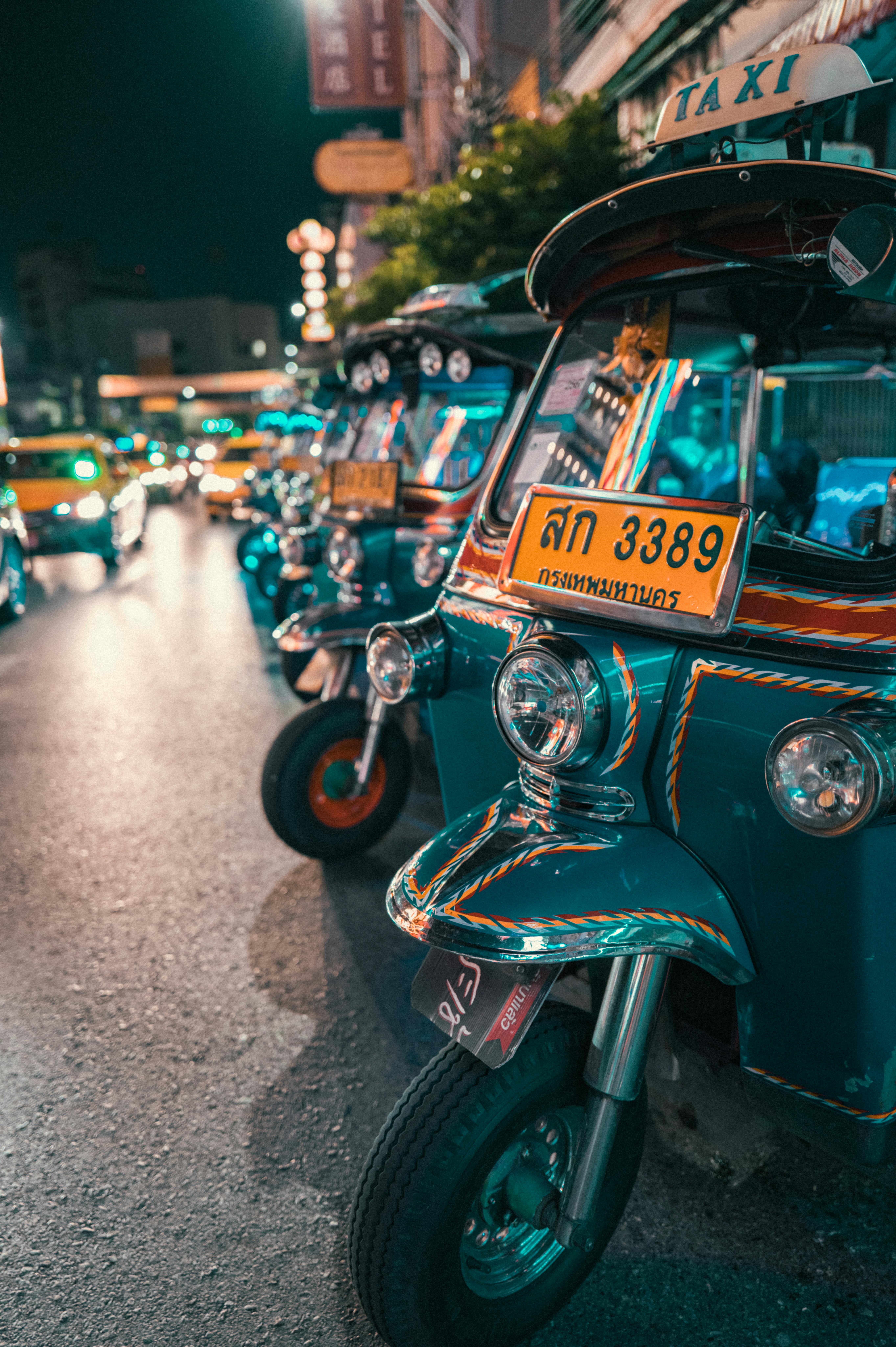 Electric Rickshaws on the Street at Night · Free Stock Photo