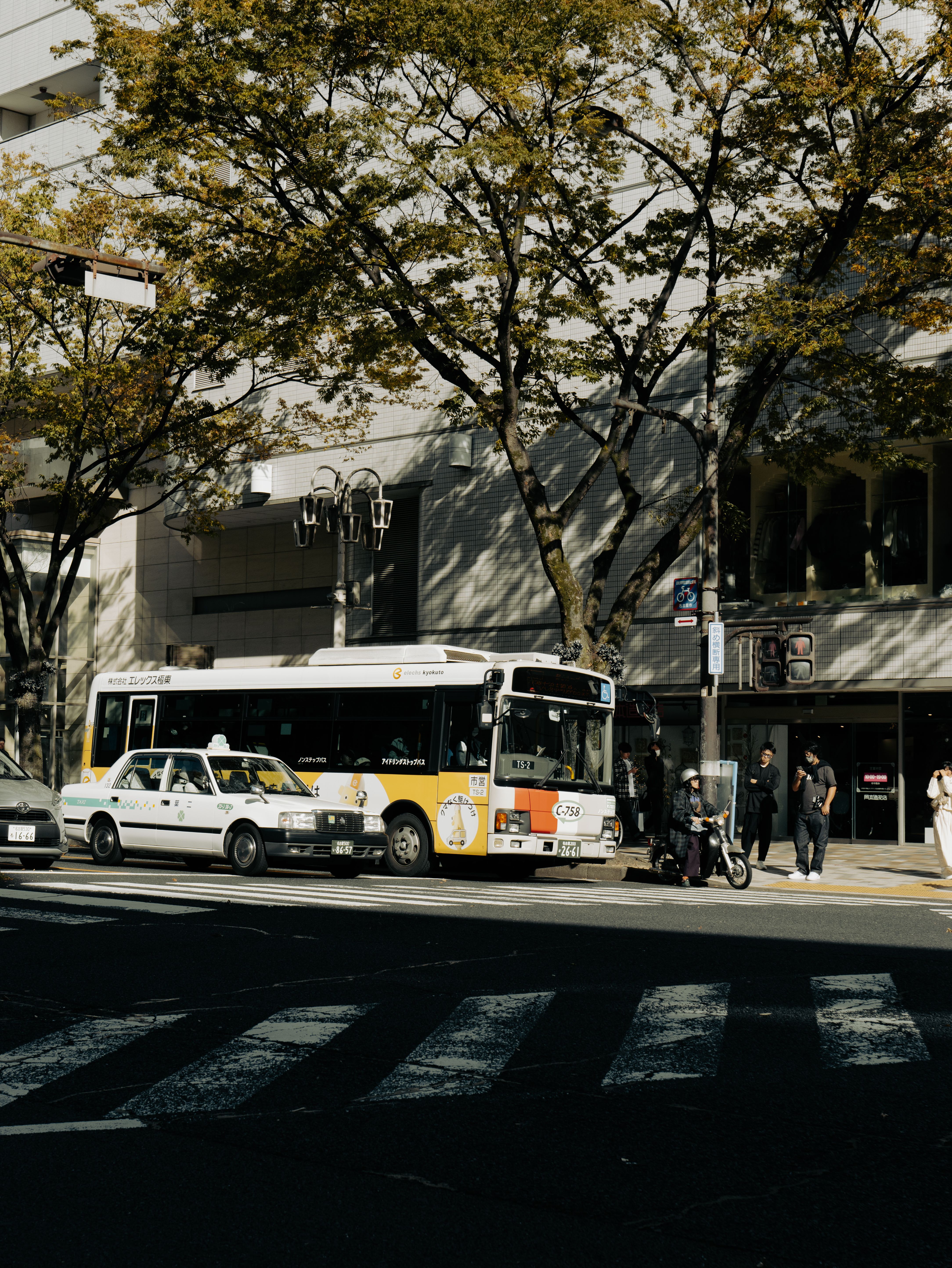 Taxi and Bus on Street in Nagoya in Japan · Free Stock Photo