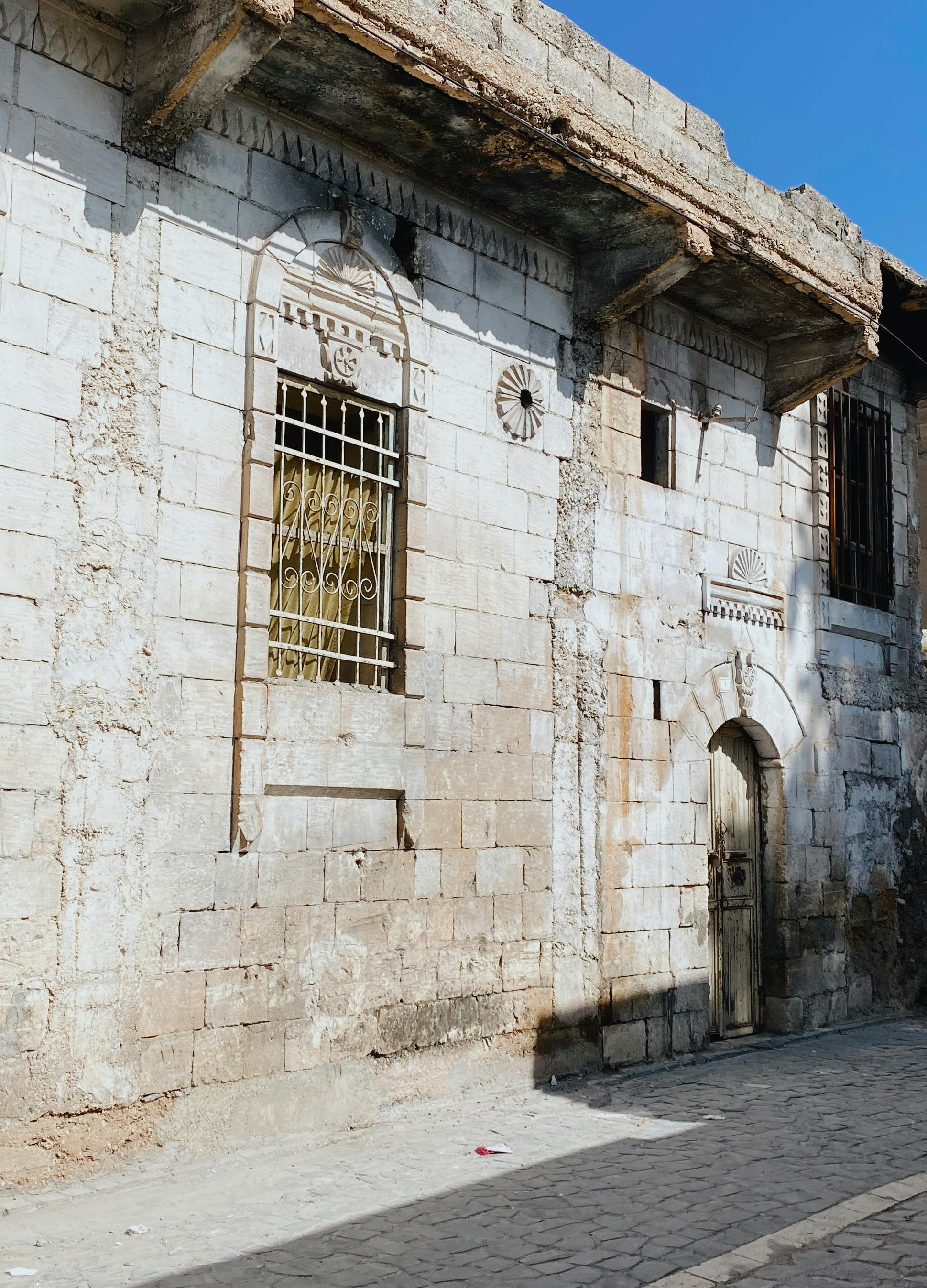A Historical Building with Scaffolding · Free Stock Photo