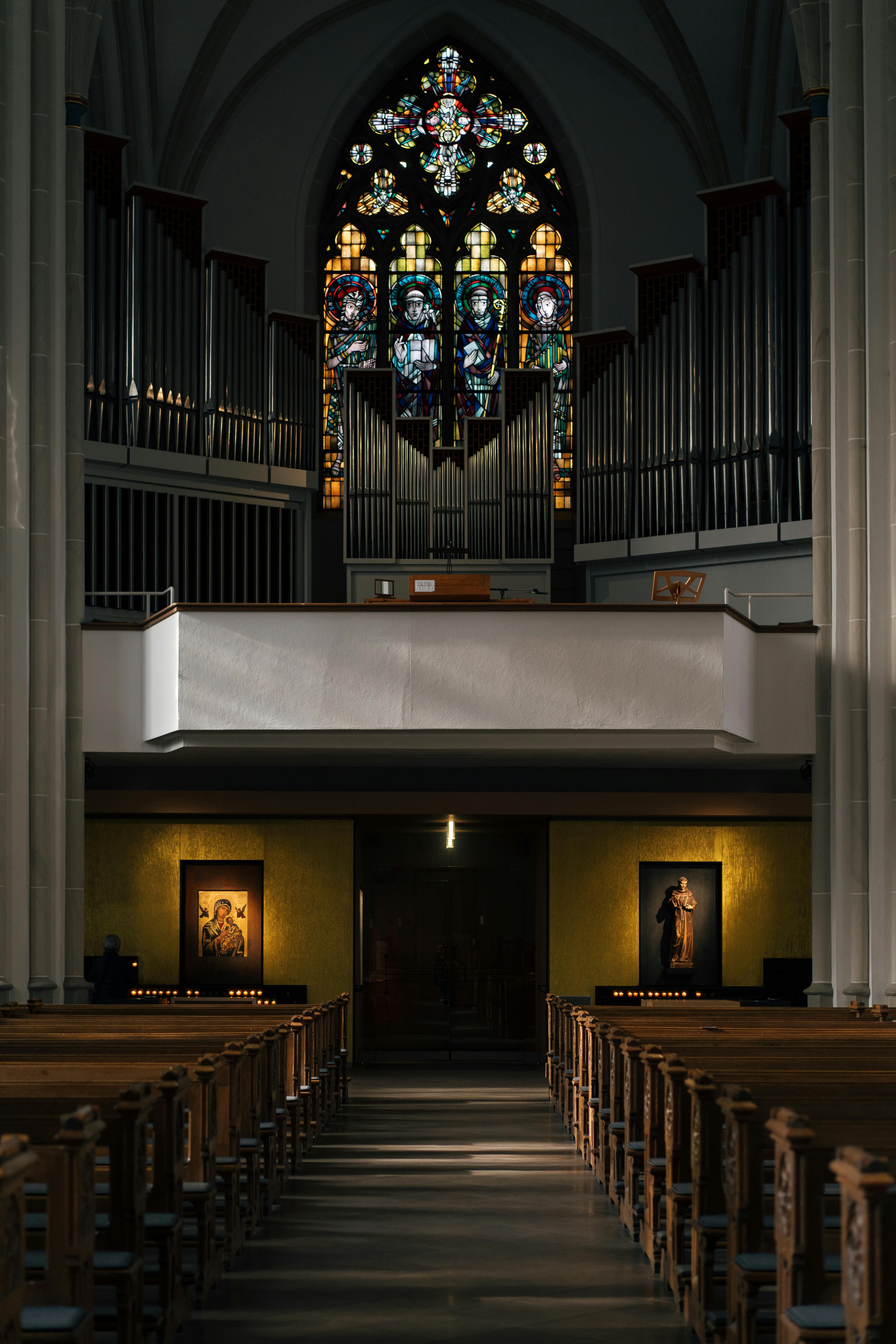 Empty Cathedral Hall · Free Stock Photo