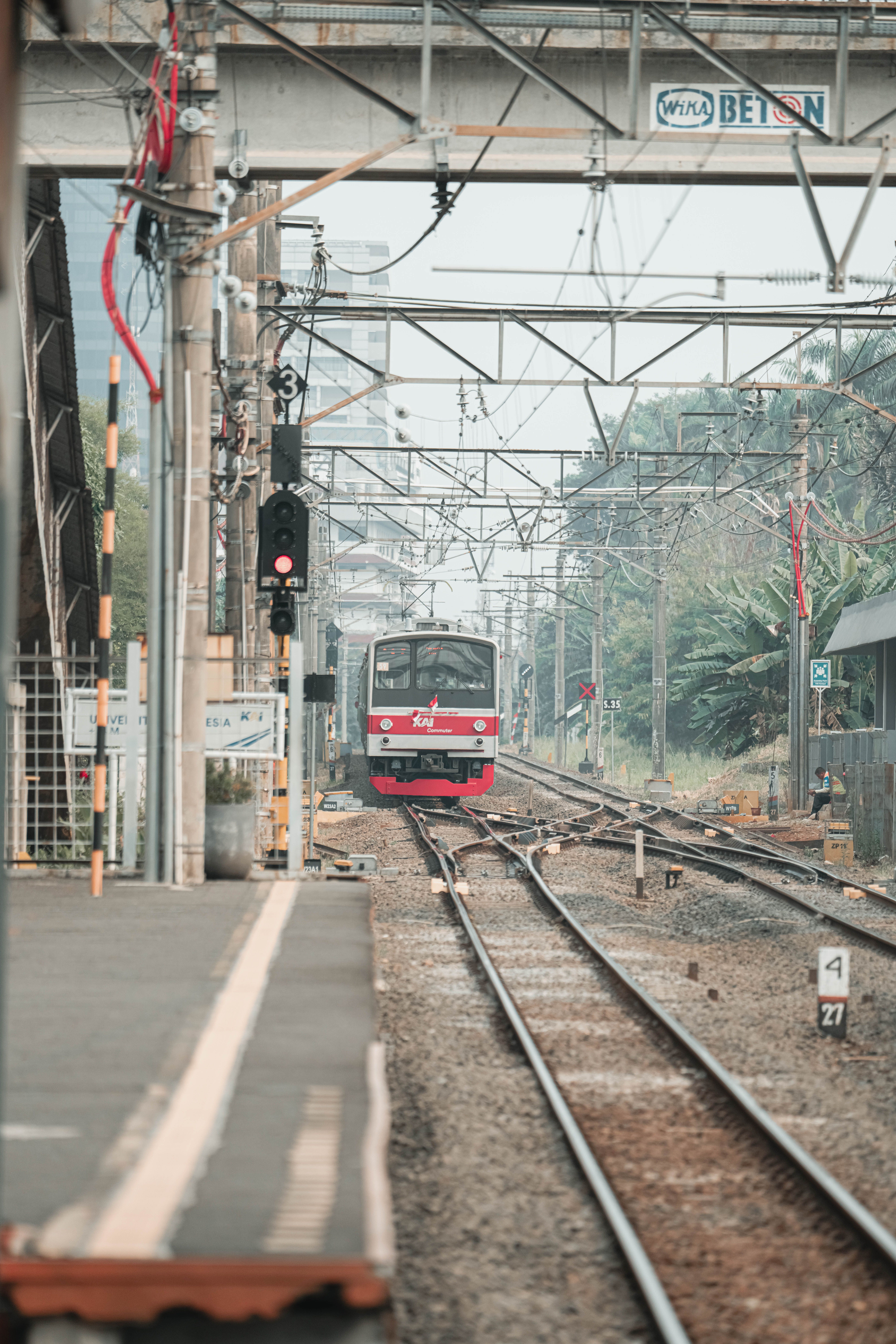 Train on Tracks · Free Stock Photo