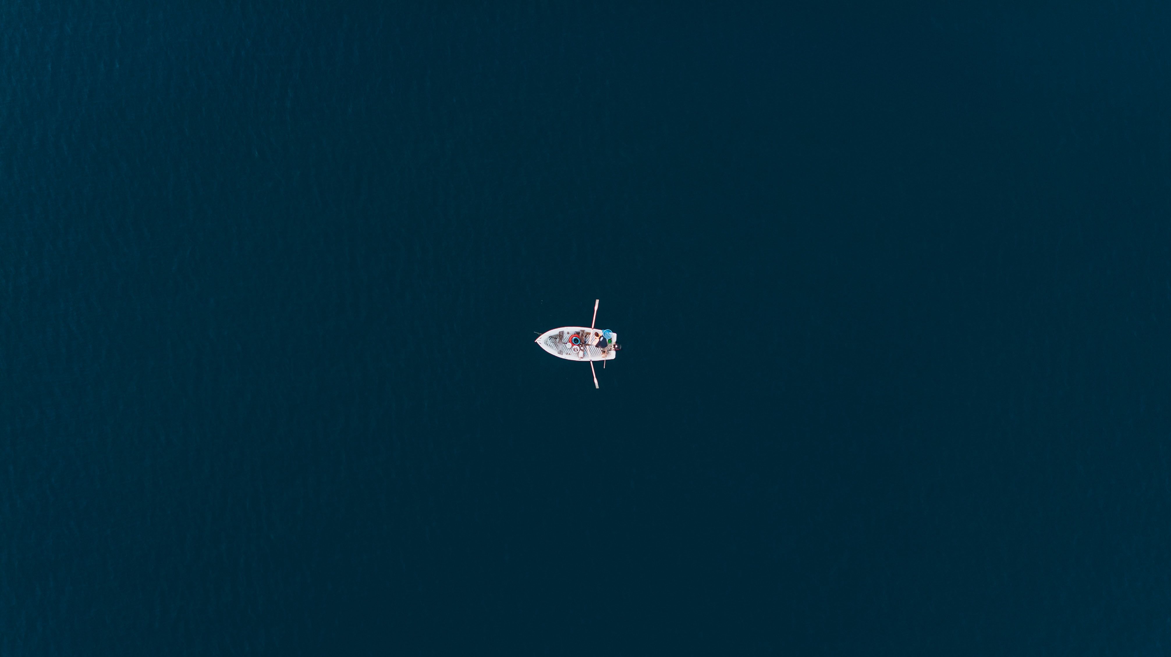 Rowboat in Sea · Free Stock Photo