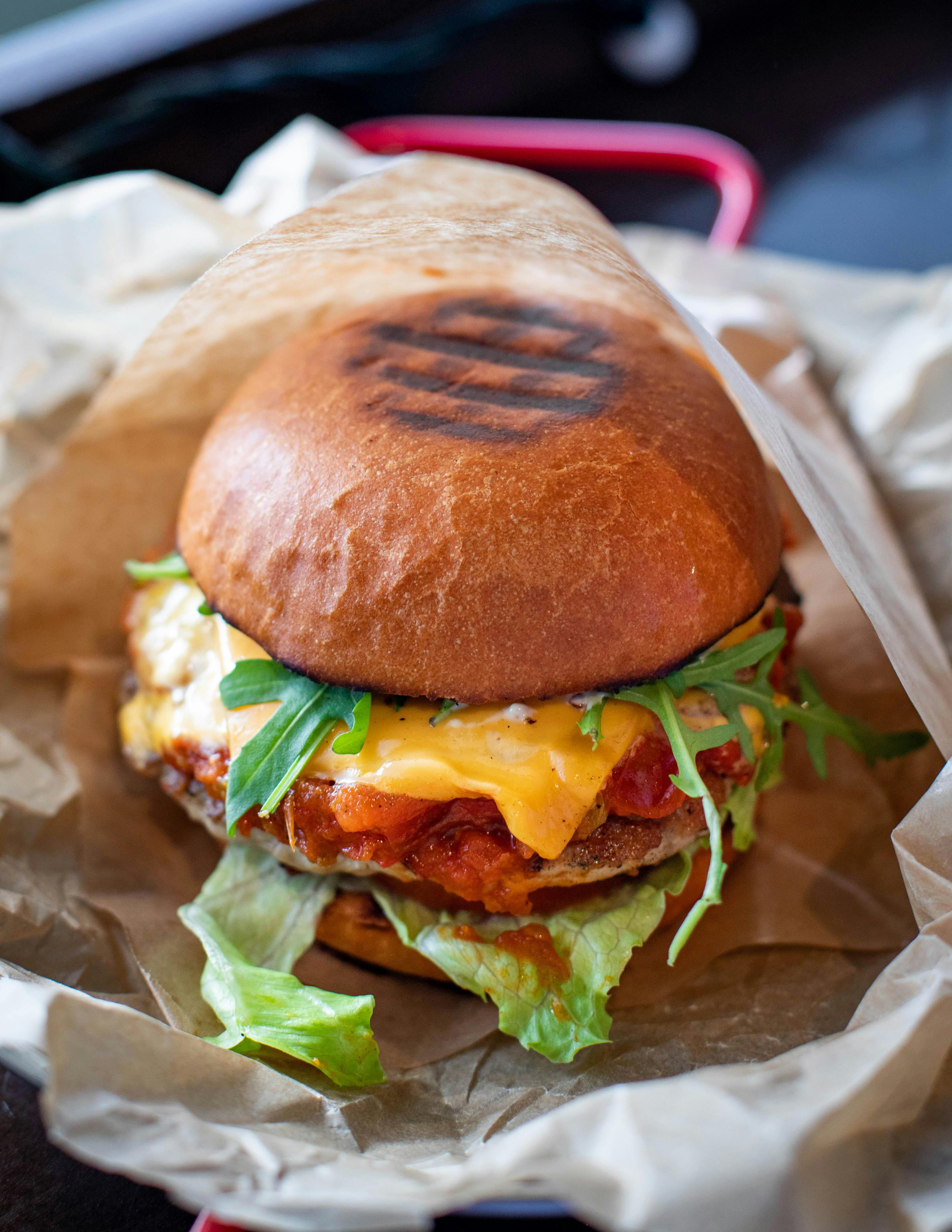 Close-Up Photo of Cheeseburger · Free Stock Photo