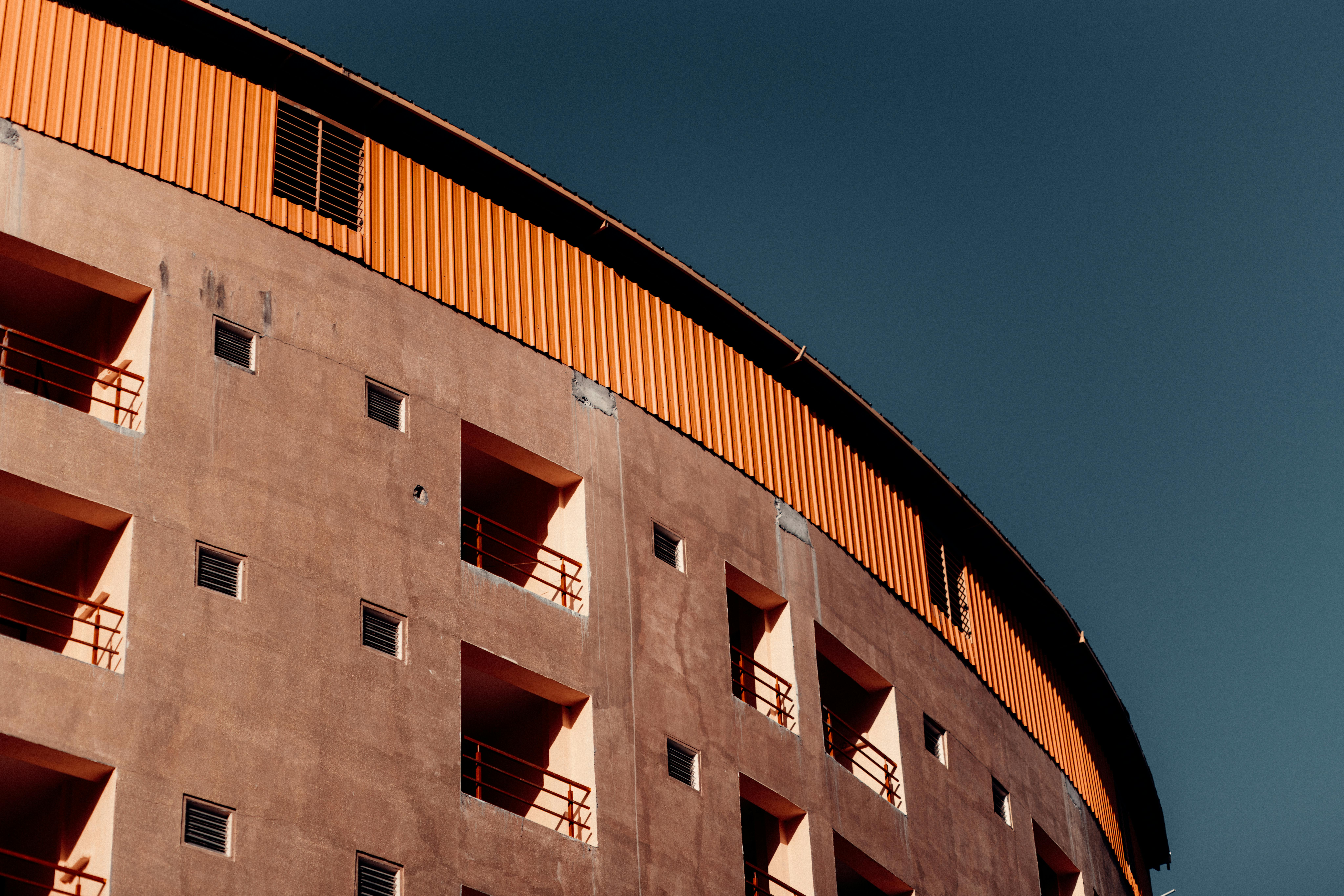 Amazing Curved Residential Building · Free Stock Photo