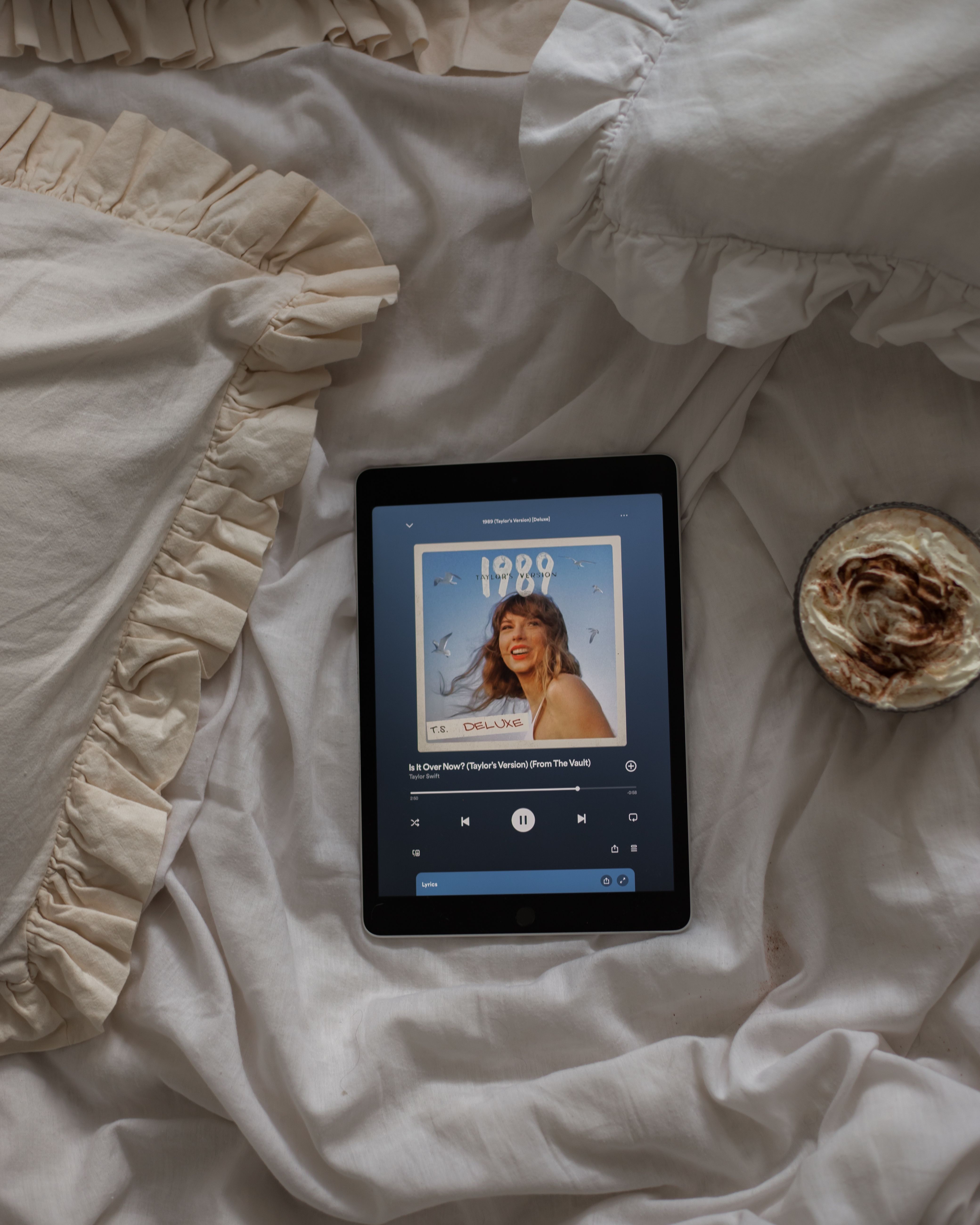 100 000+ Spotify Background banque d’images et photos libres de droit ...