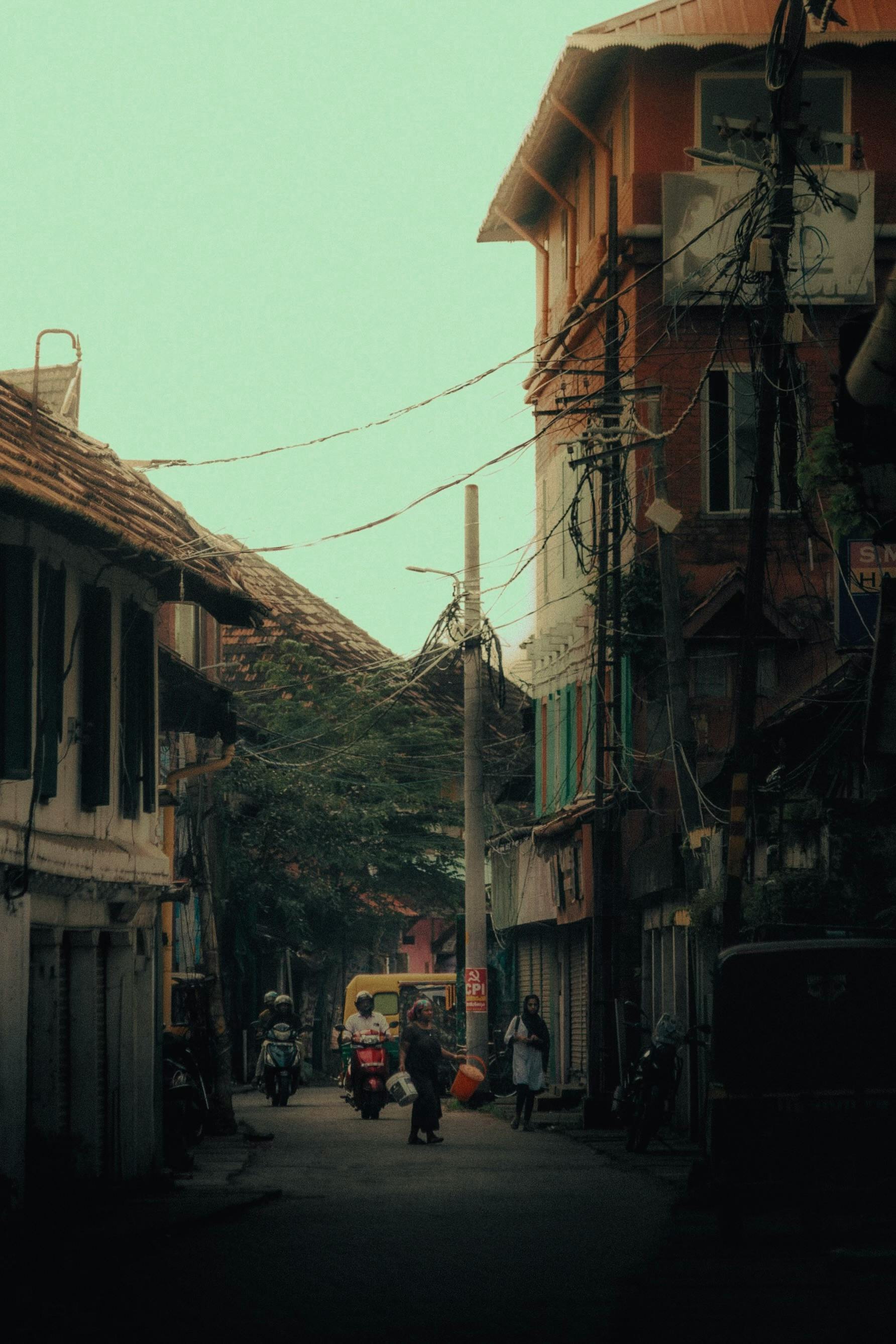 Narrow Buildings Photos, Download The BEST Free Narrow Buildings Stock ...