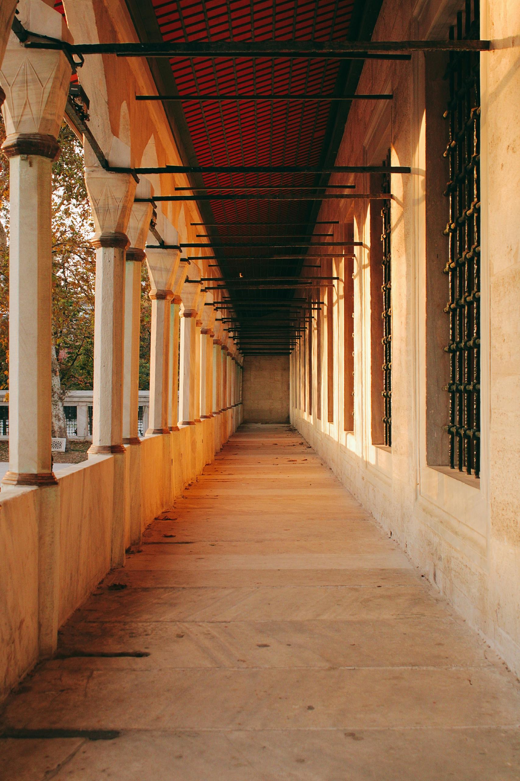 Cloister in Old Building · Free Stock Photo