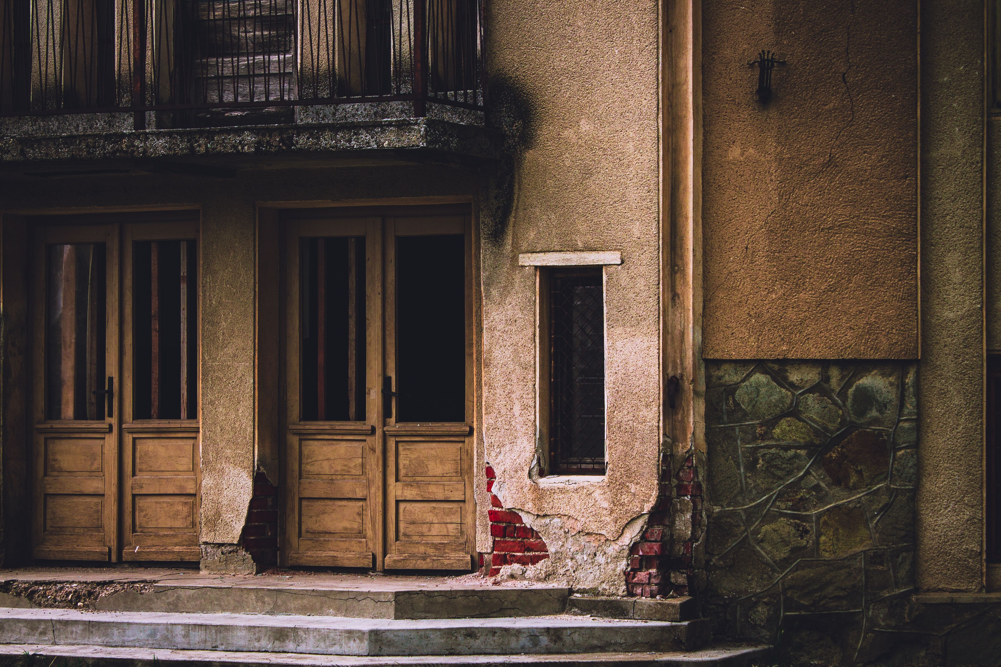 A building with two doors and a window · Free Stock Photo