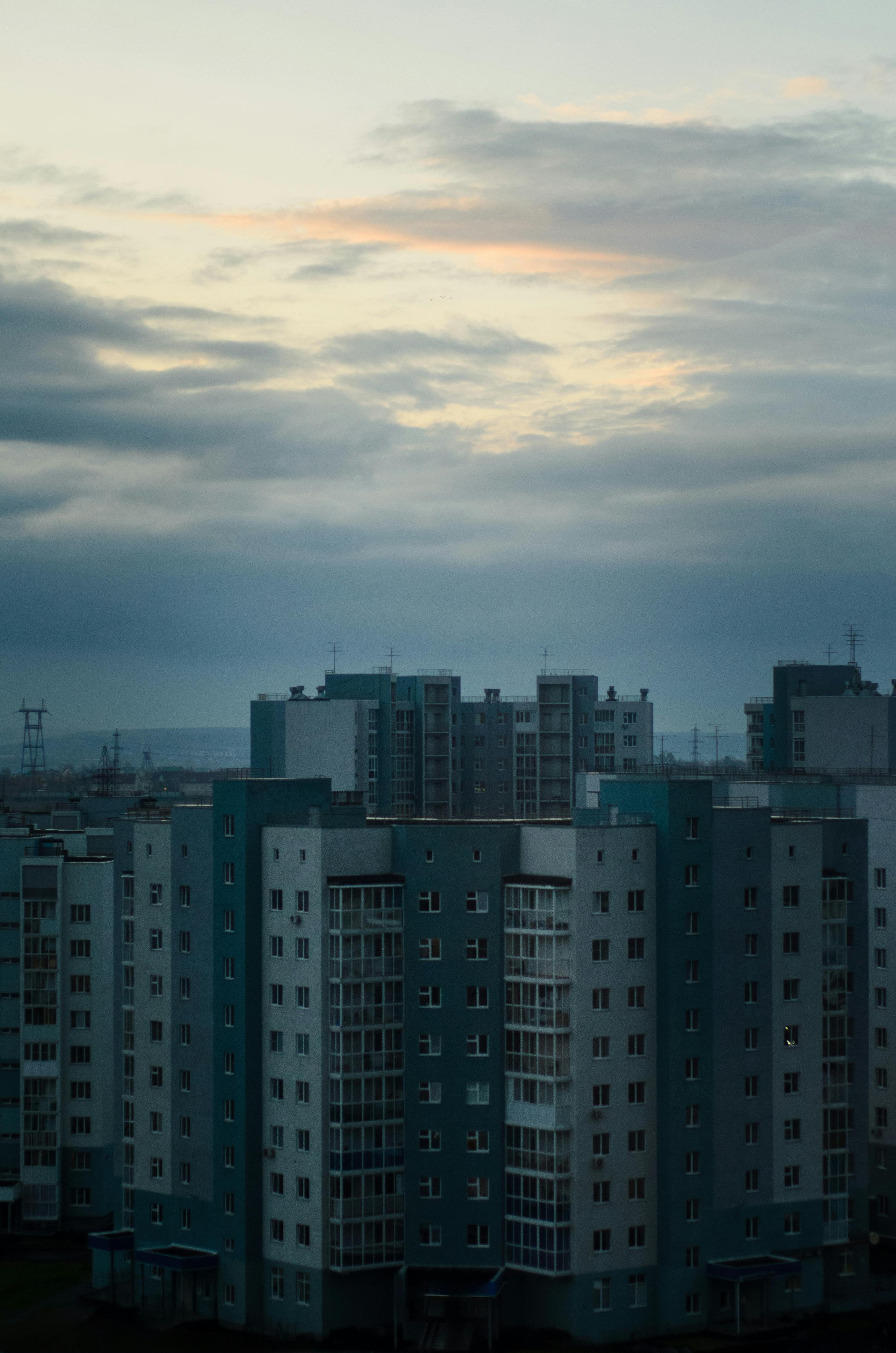 Houses on Hill in Town · Free Stock Photo