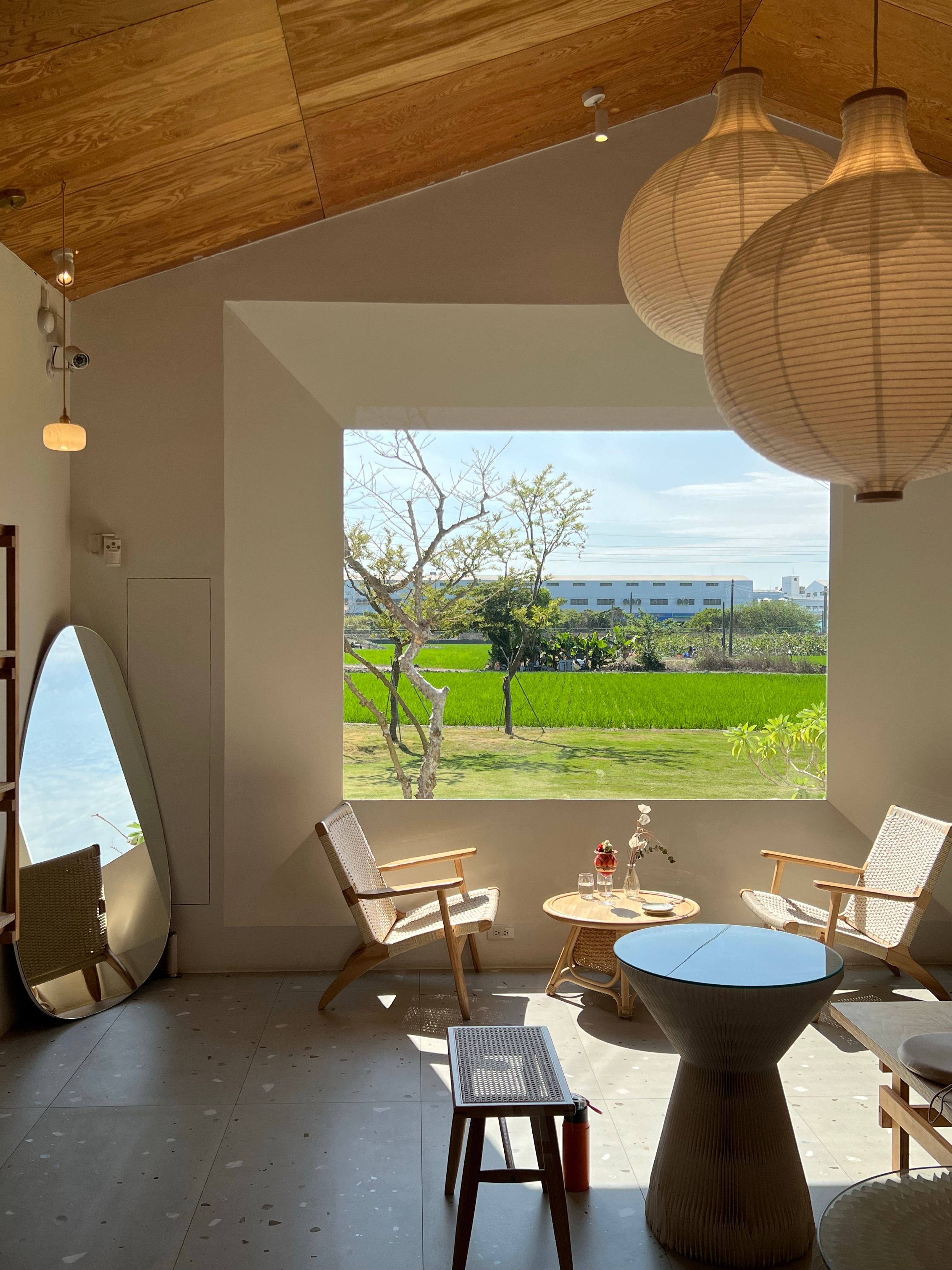 Living Room Overlooking the Field · Free Stock Photo