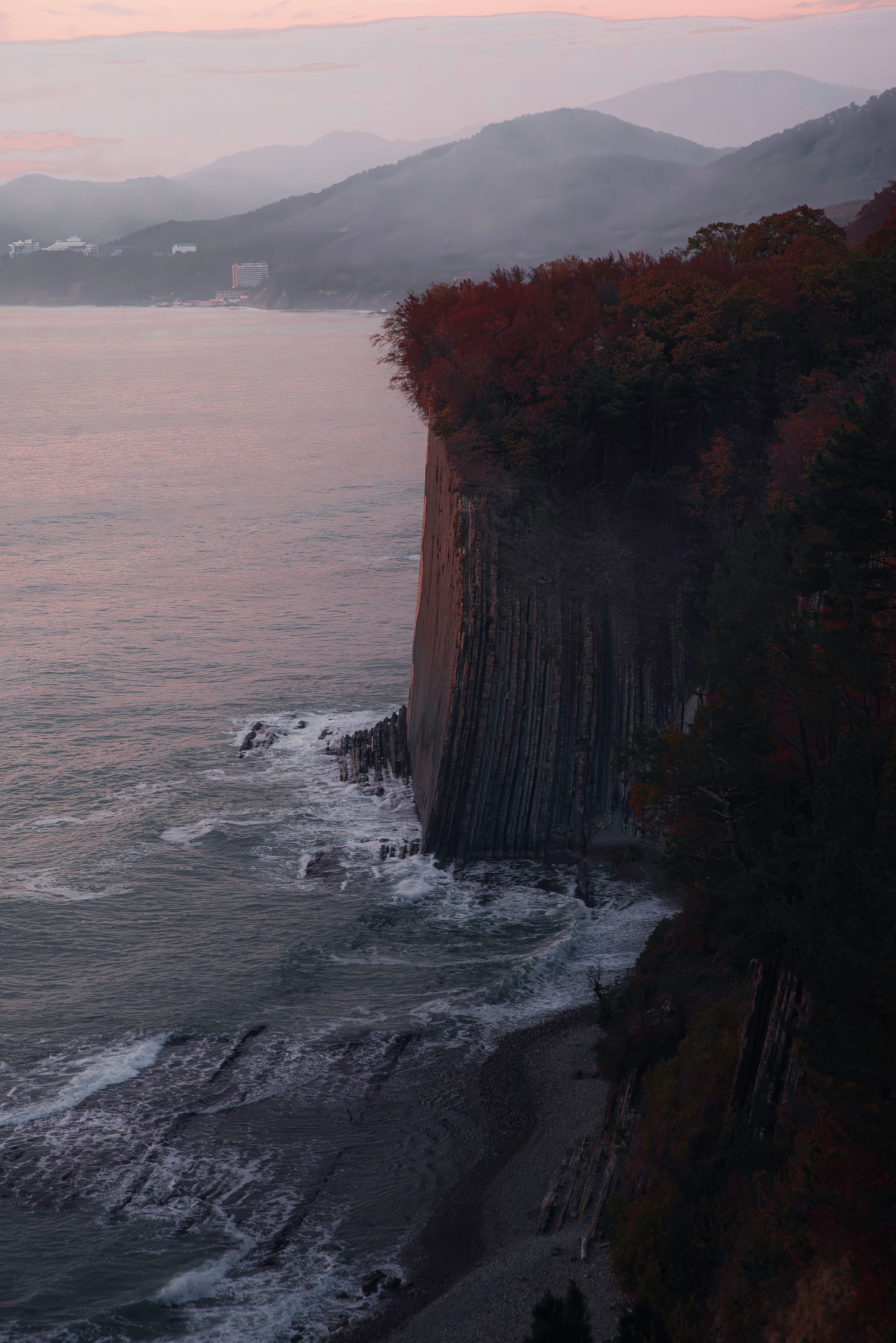 Cliff at Dawn · Free Stock Photo