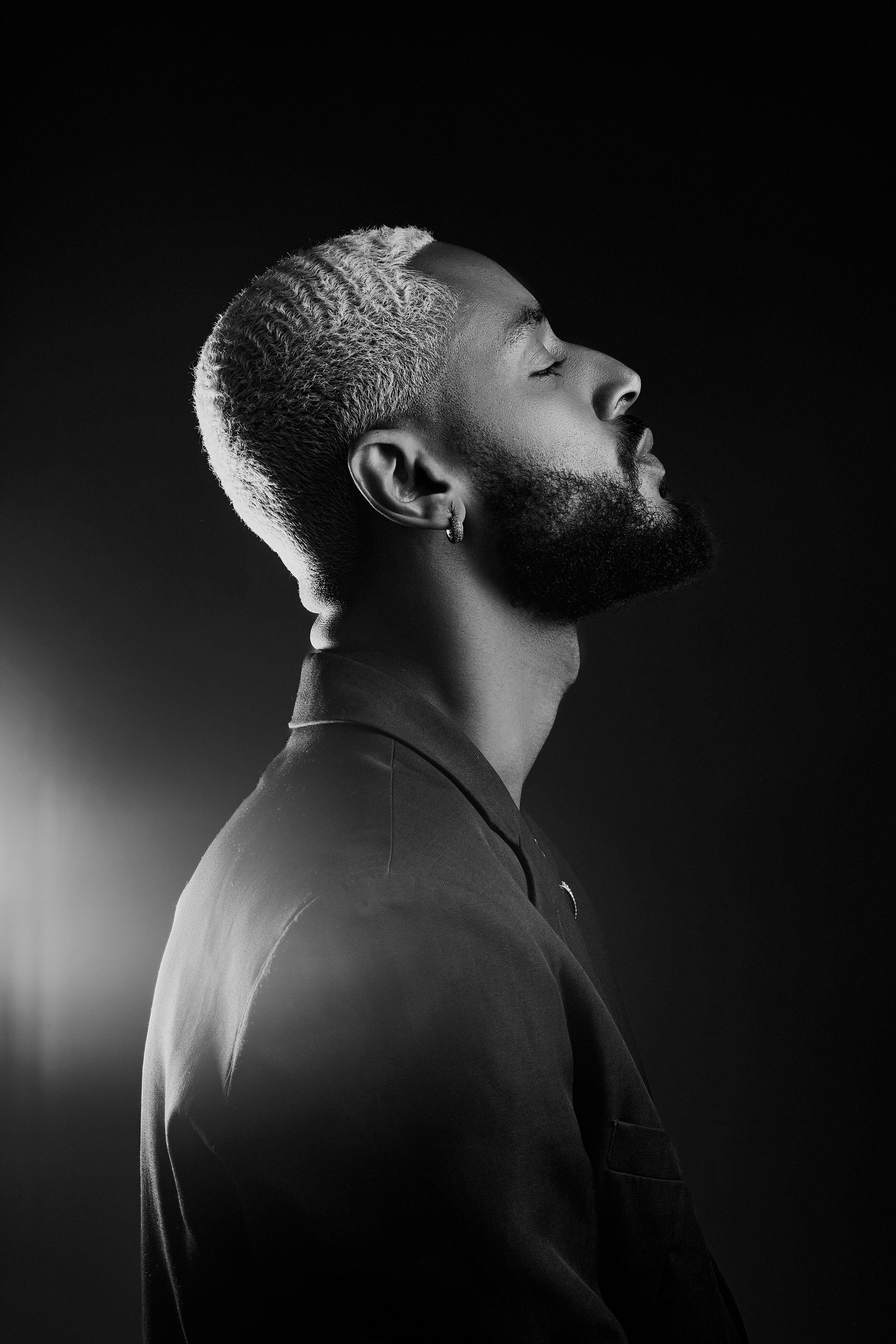 Shoulder Up Photos, Download The BEST Free Shoulder Up Stock Photos ...