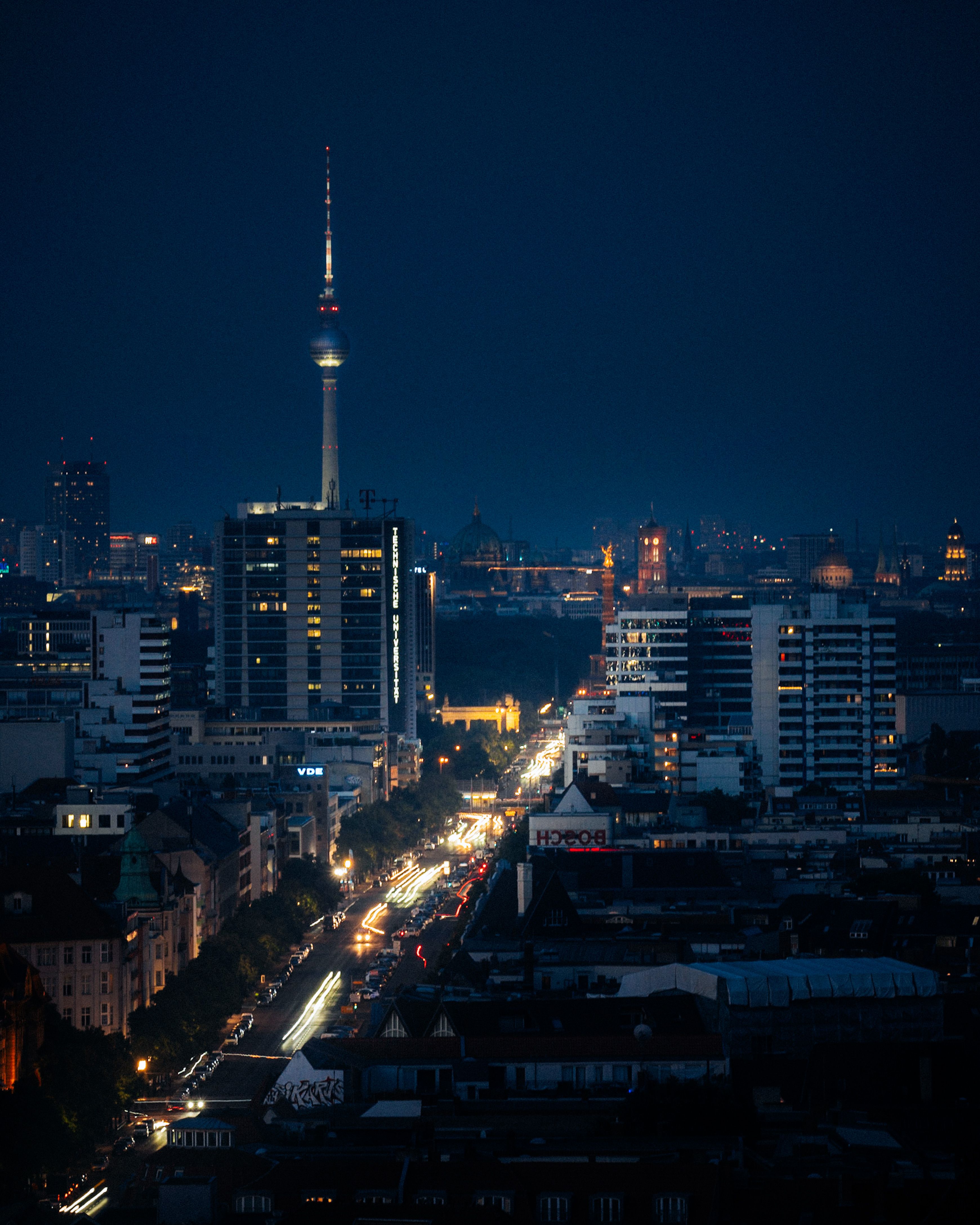 Black and White Berlin Skyline with Fernsehturm · Free Stock Photo