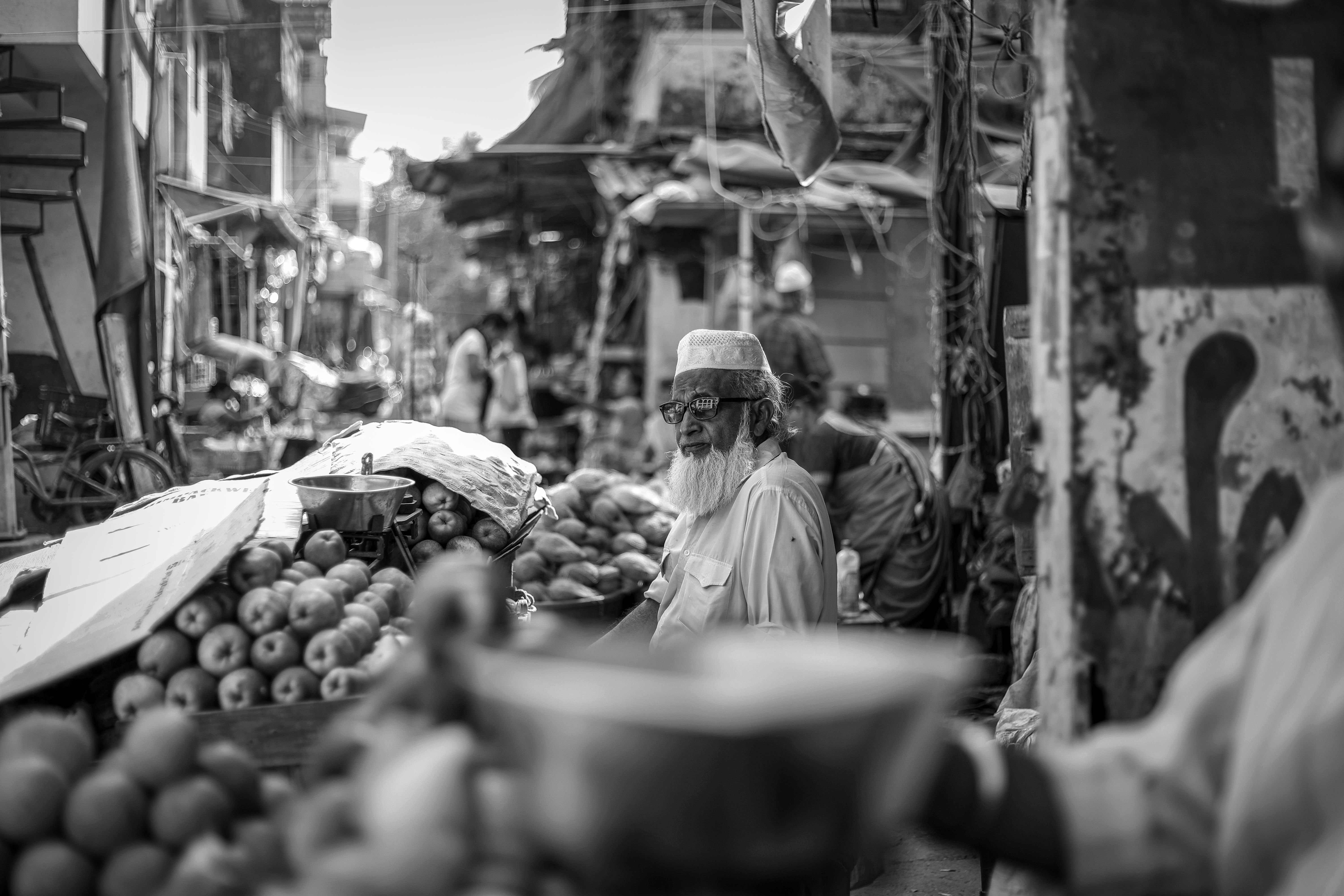 Seller at Bazaar in Black and White · Free Stock Photo