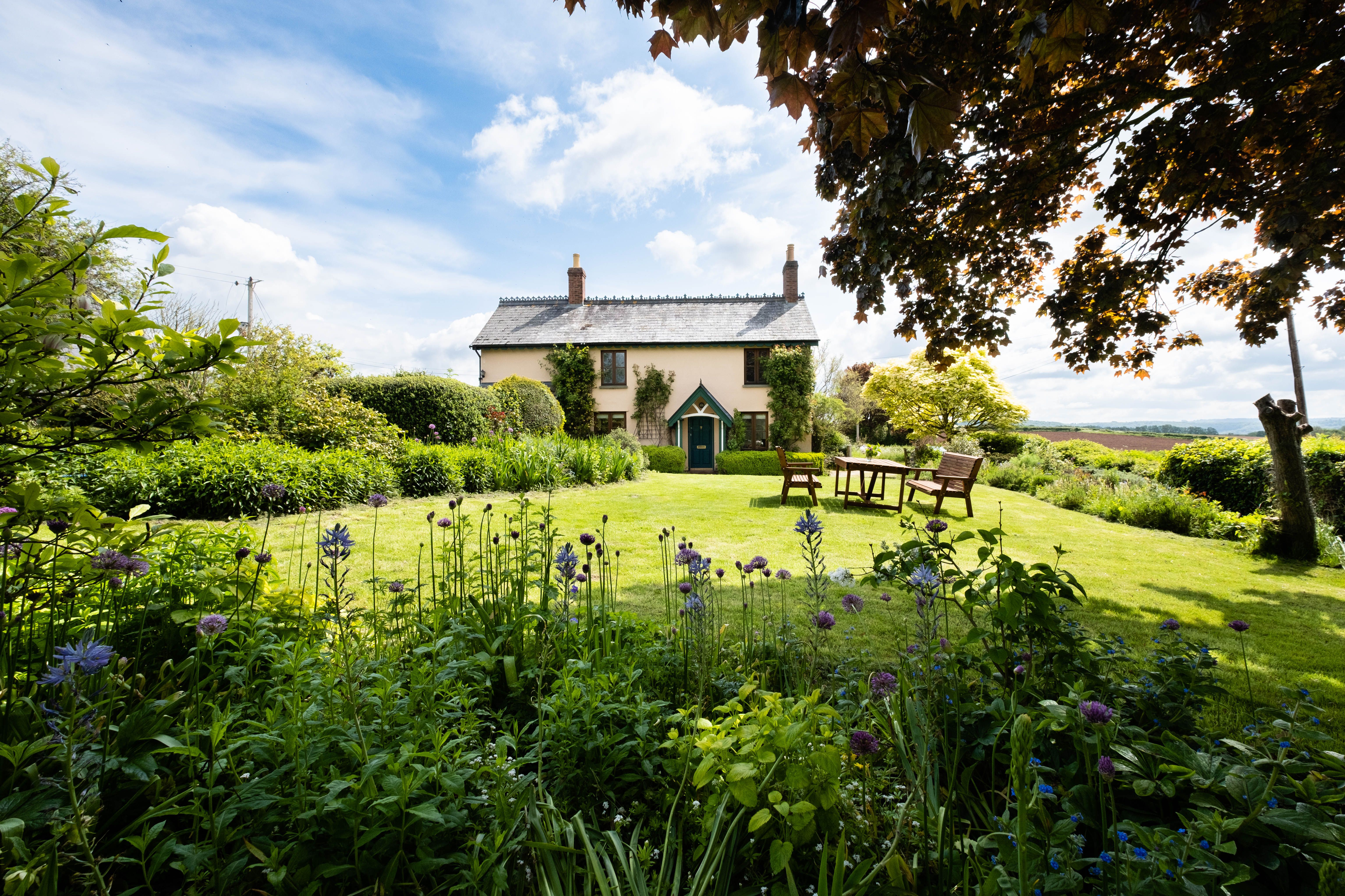House Building on a Farm in Summer · Free Stock Photo
