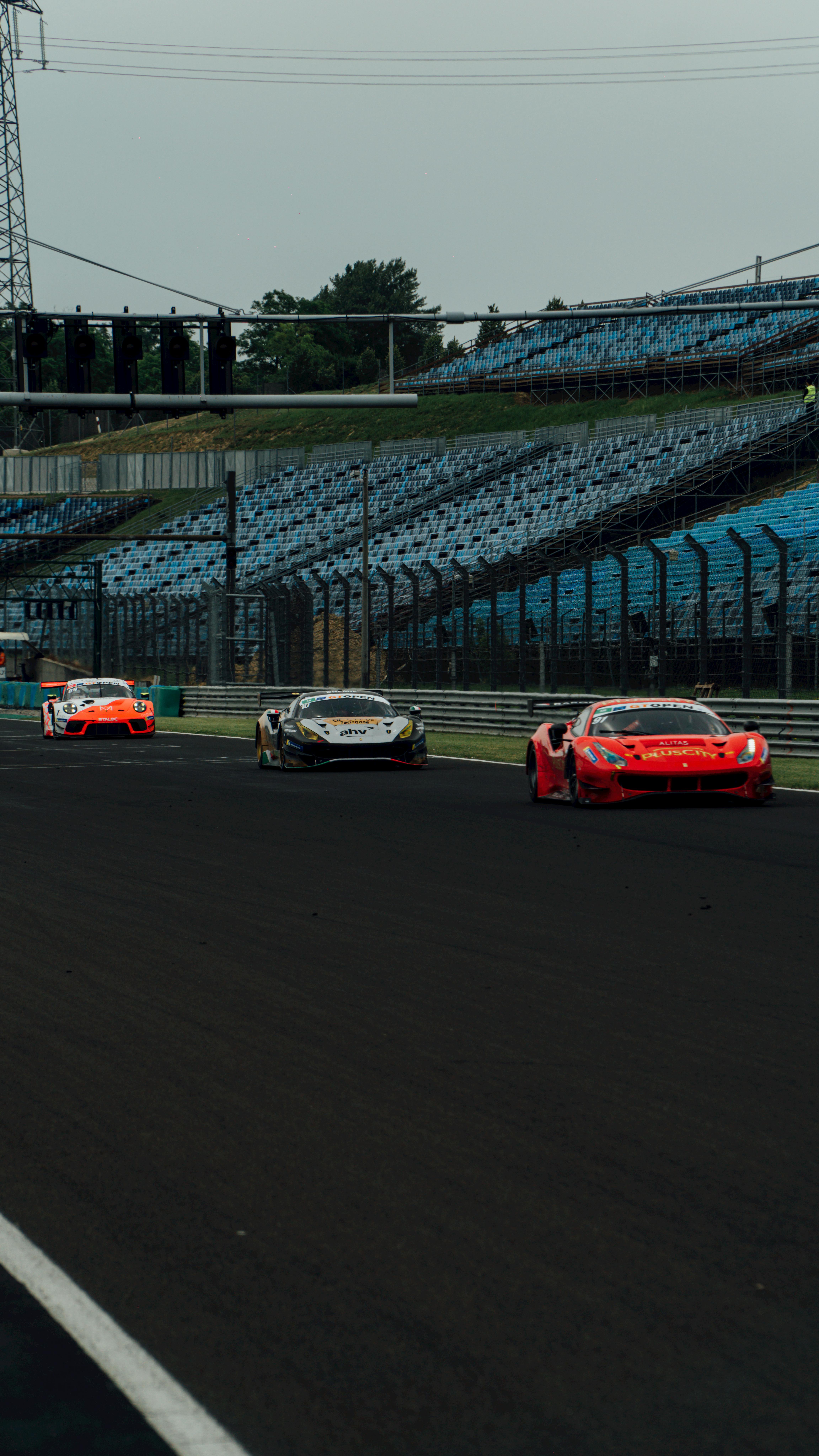 Sports Cars Racing in Circuit · Free Stock Photo