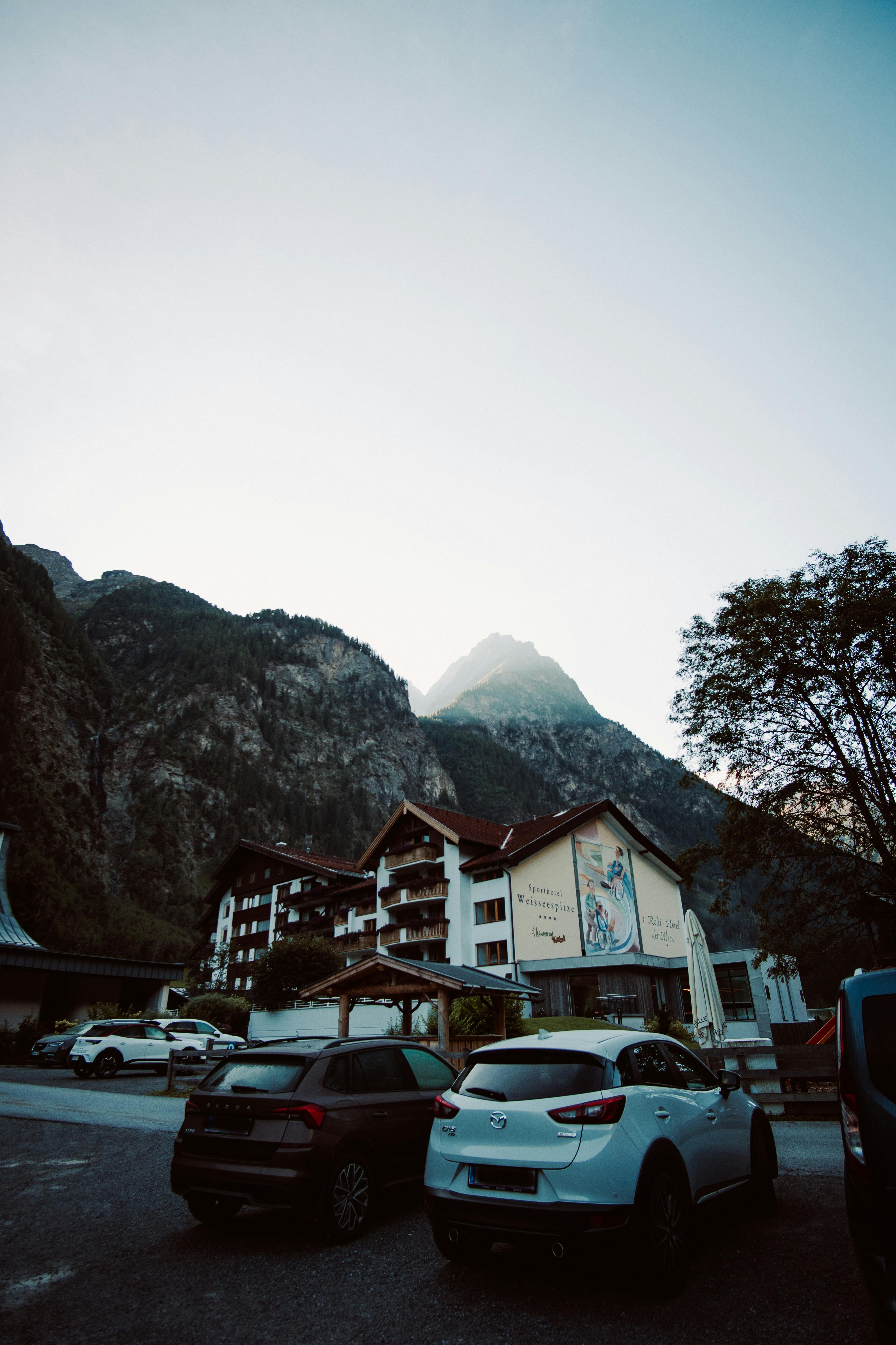 Sky Cars Photos, Download The BEST Free Sky Cars Stock Photos & HD Images