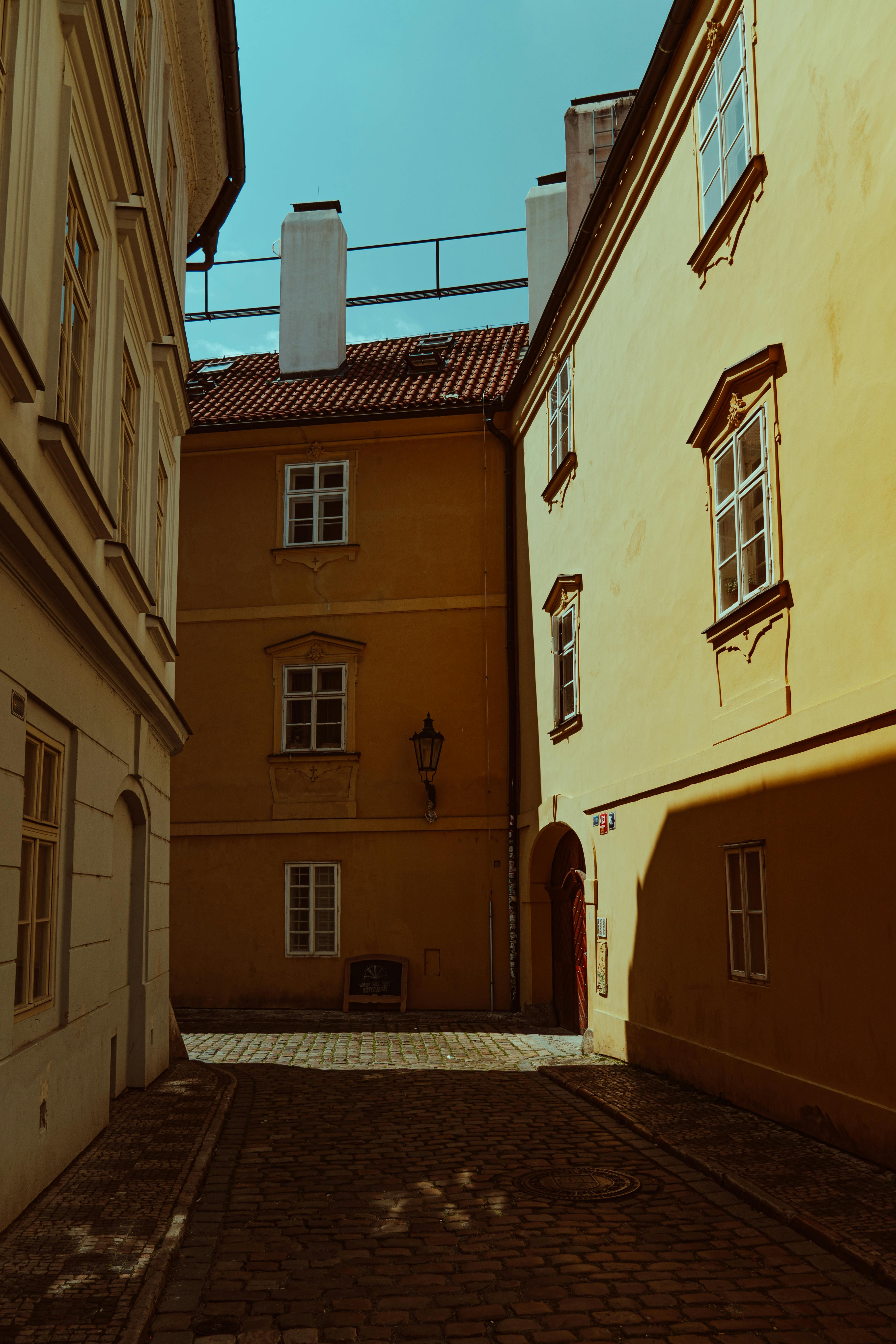 Narrow Buildings Photos, Download The BEST Free Narrow Buildings Stock ...