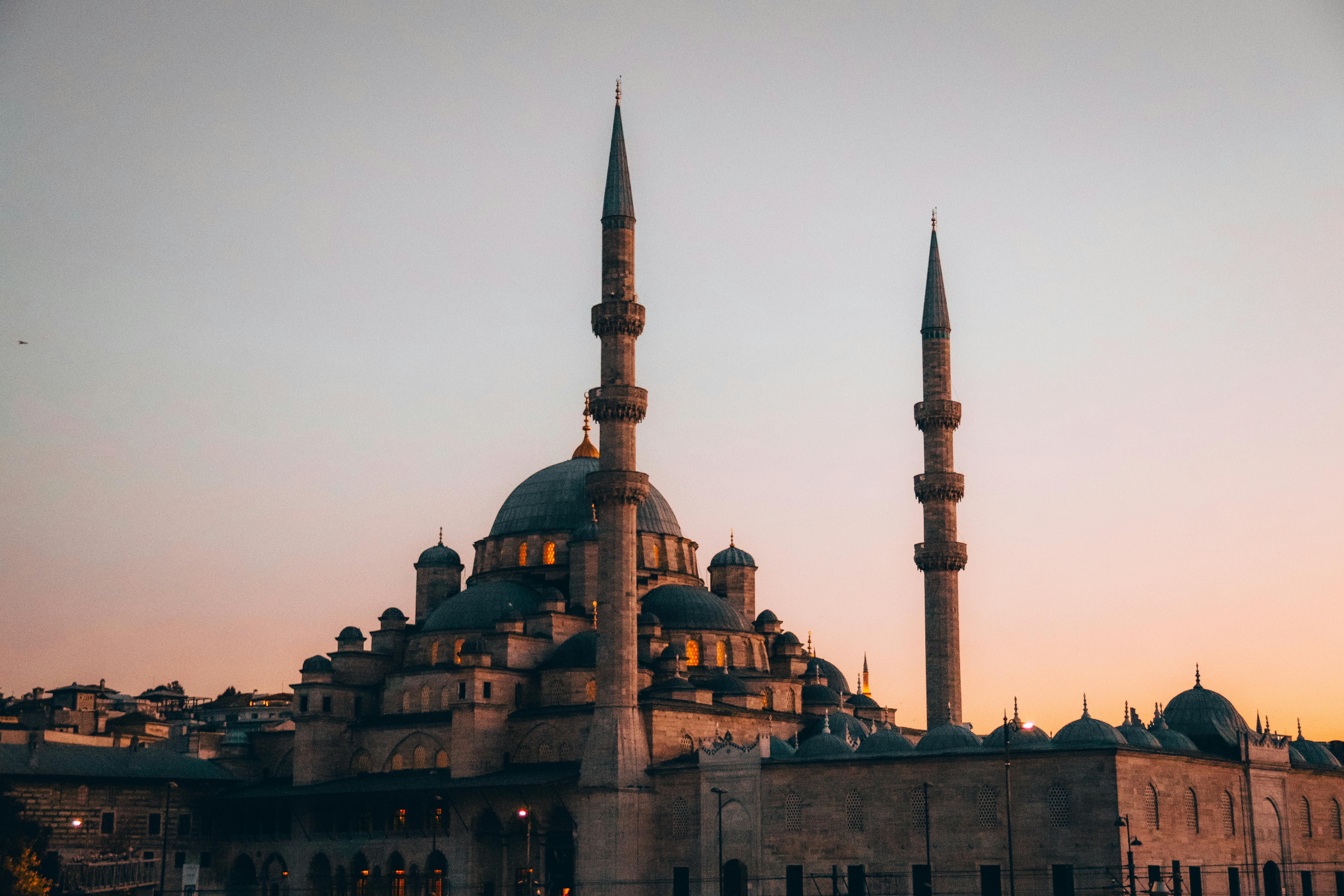 Majestic Süleymaniye Mosque during Twilight · Free Stock Photo