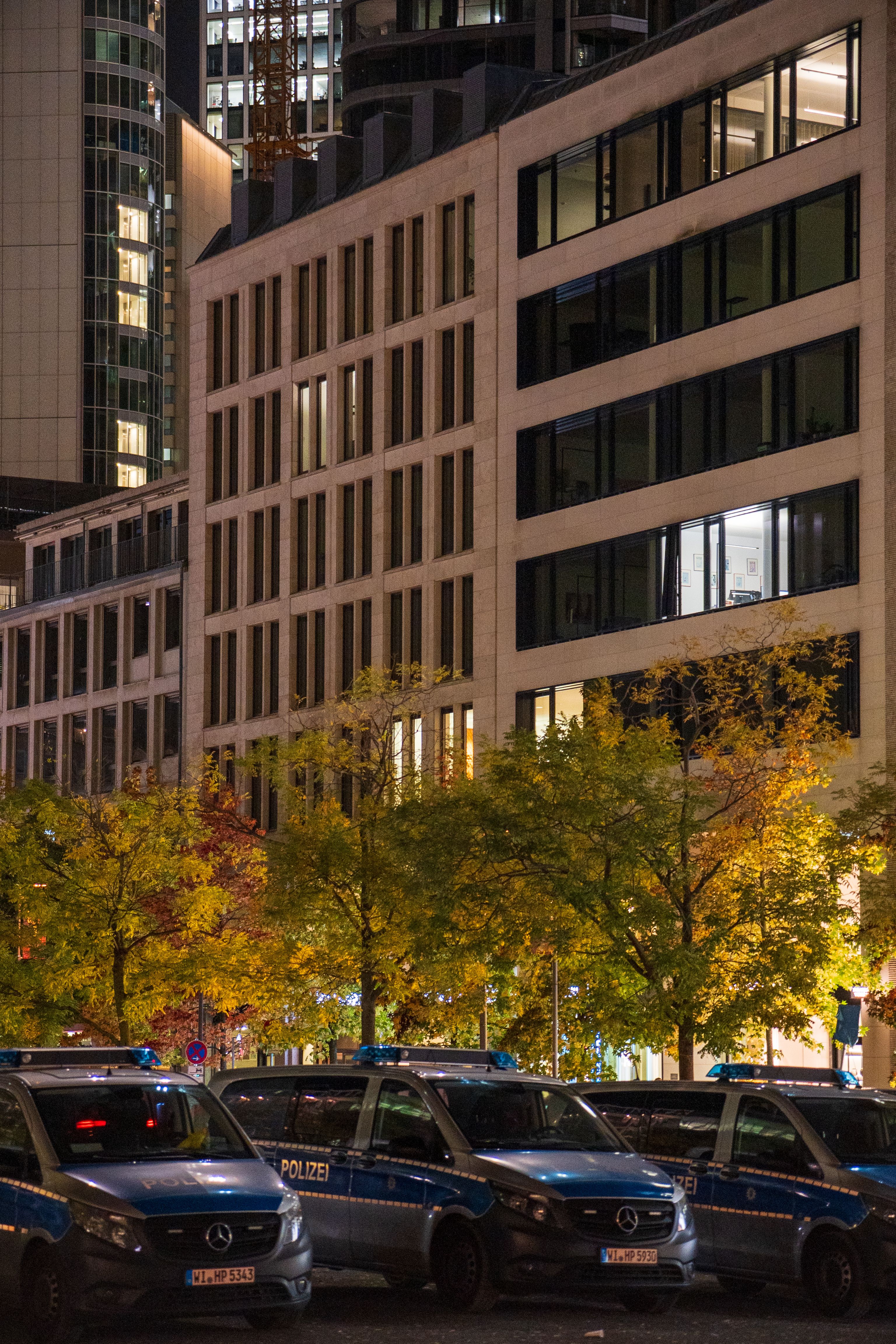 Police cars parked in front of a building at night · Free Stock Photo
